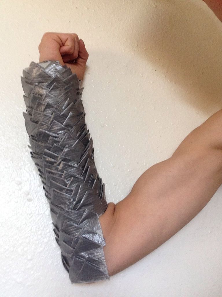 Removable "Dragon Skin" Bottle Cozy From Duct Tape [Updated] : 6 Steps ...