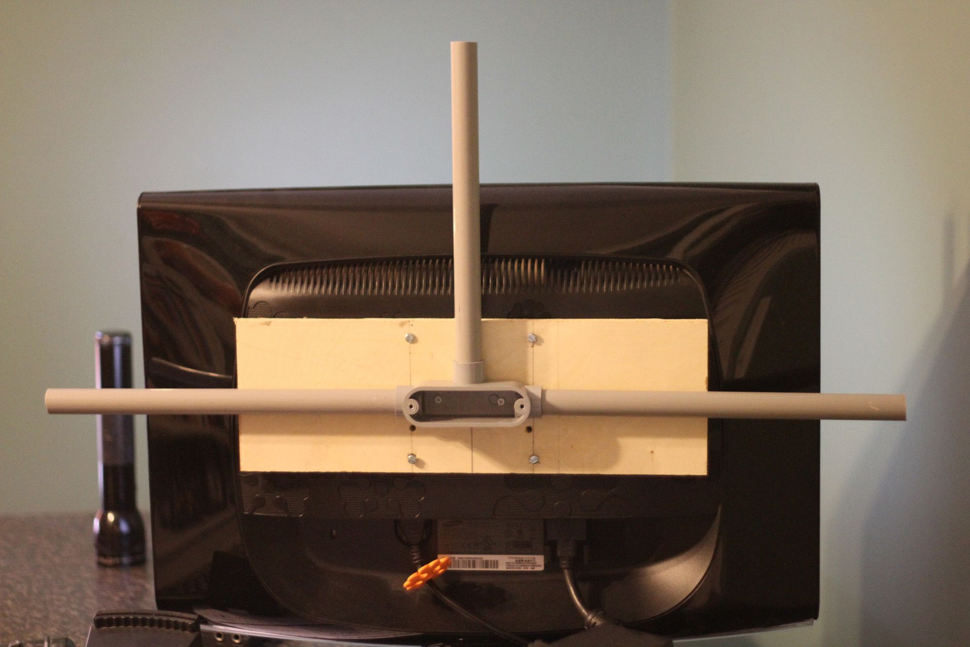 Monitor Speaker Mount : 6 Steps - Instructables