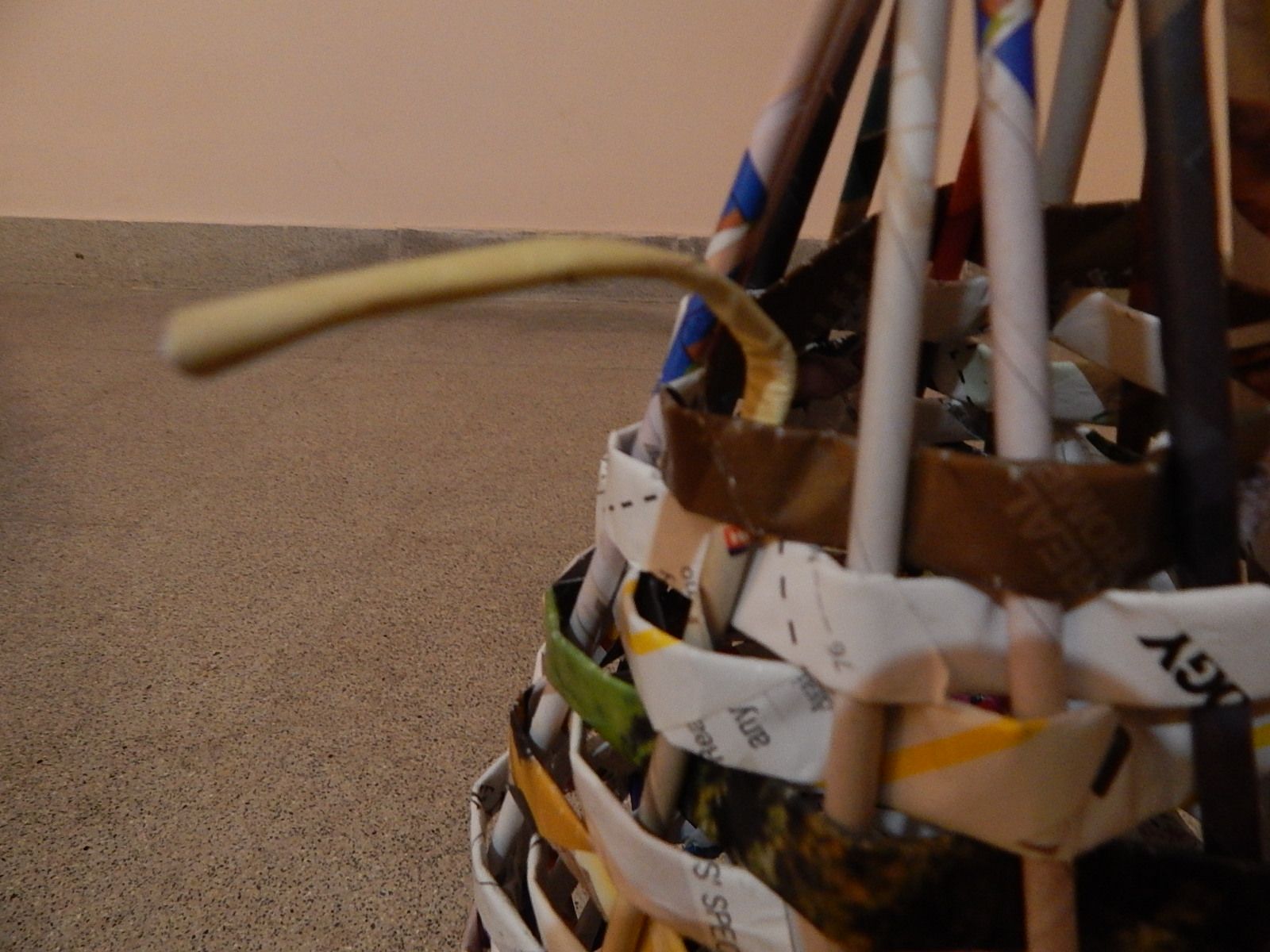 Flower Vase in Magazine Paper : 6 Steps (with Pictures) - Instructables