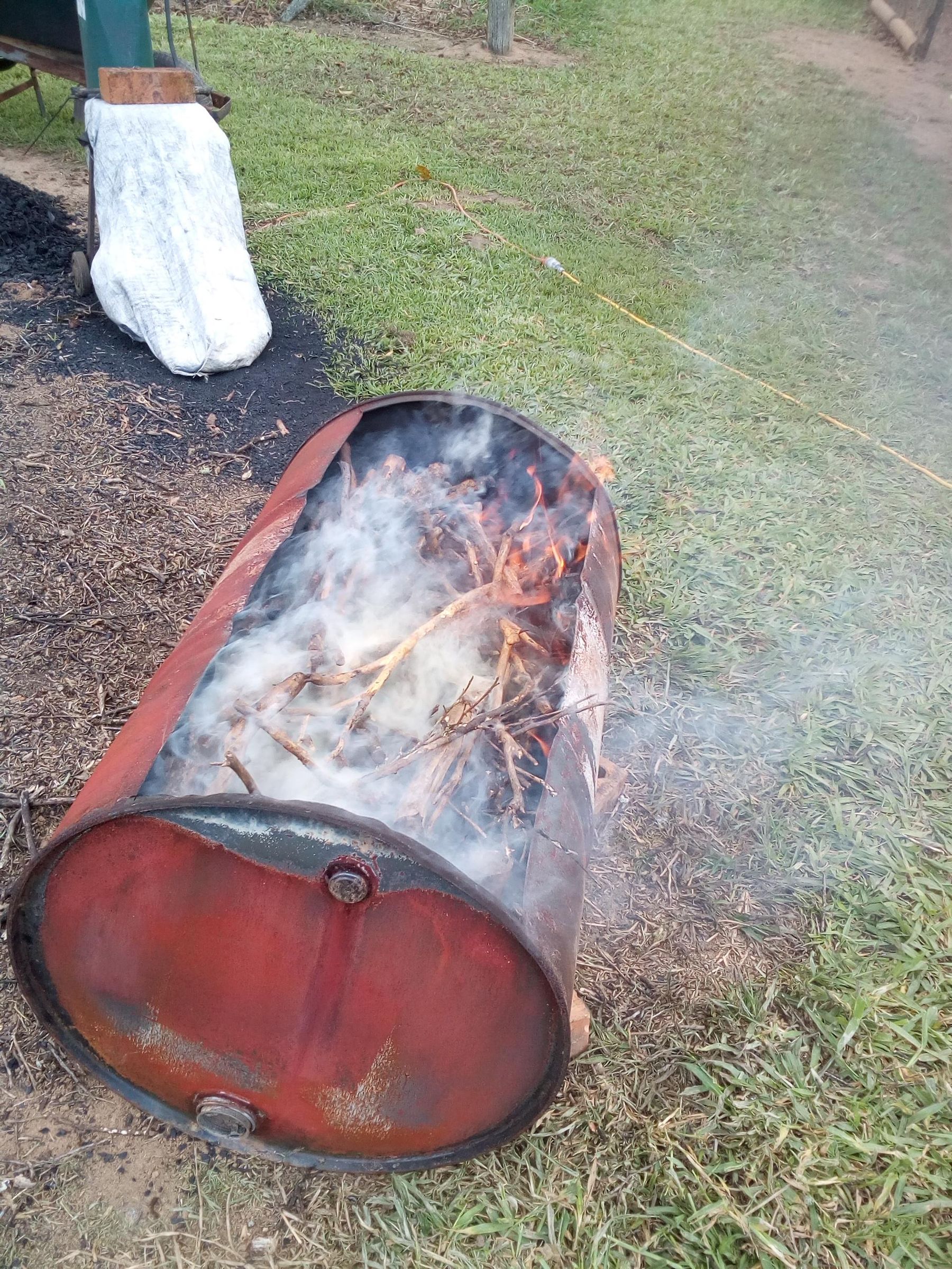 How I Make Biochar /Charcoal in a 44 Gallon Drum 2 Methods : 5 Steps ...