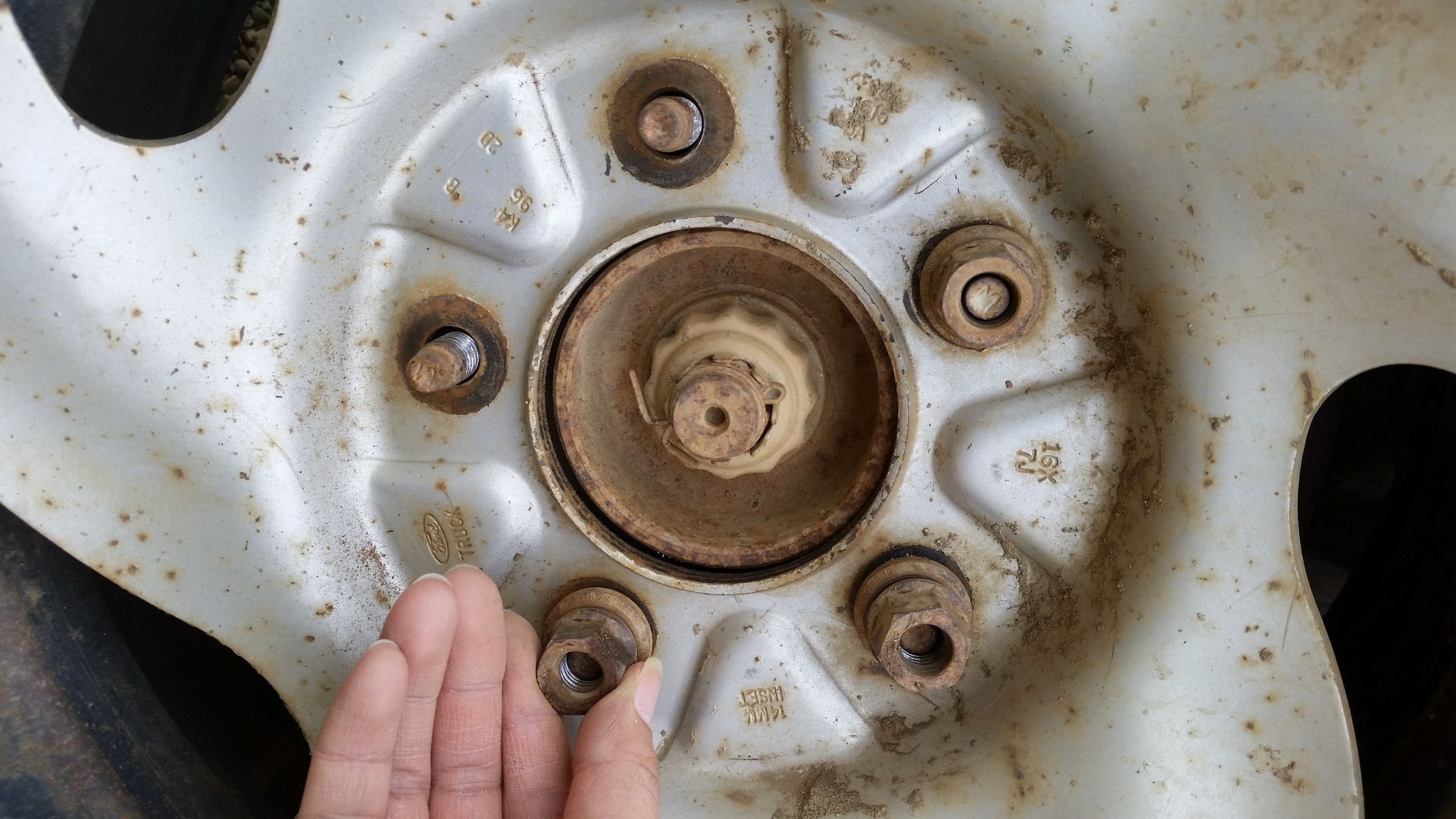 Emergency Tire Change Procedure : 22 Steps (with Pictures) - Instructables