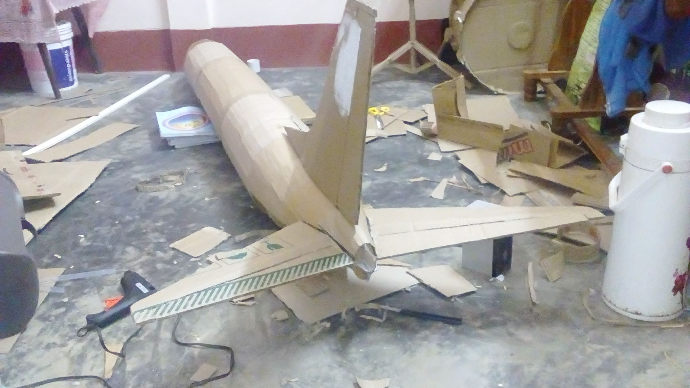Boeing 737-800 Build Out of CARDBOARD : 9 Steps (with Pictures ...