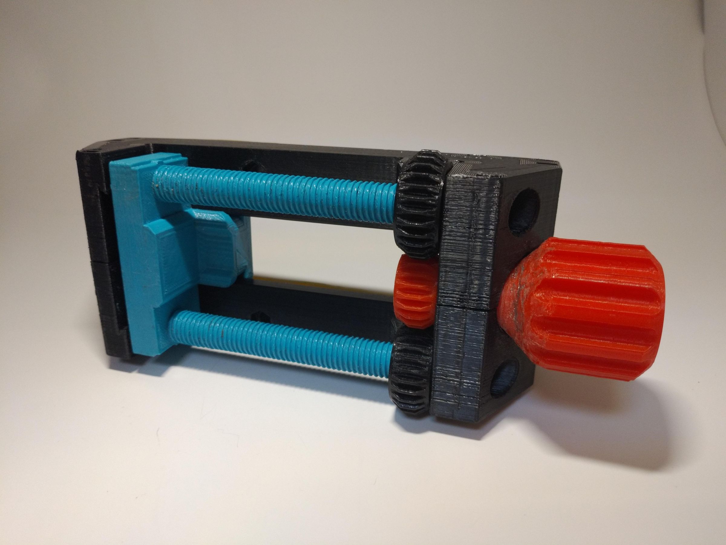 DIY Easy Bench Vise : 12 Steps - Instructables