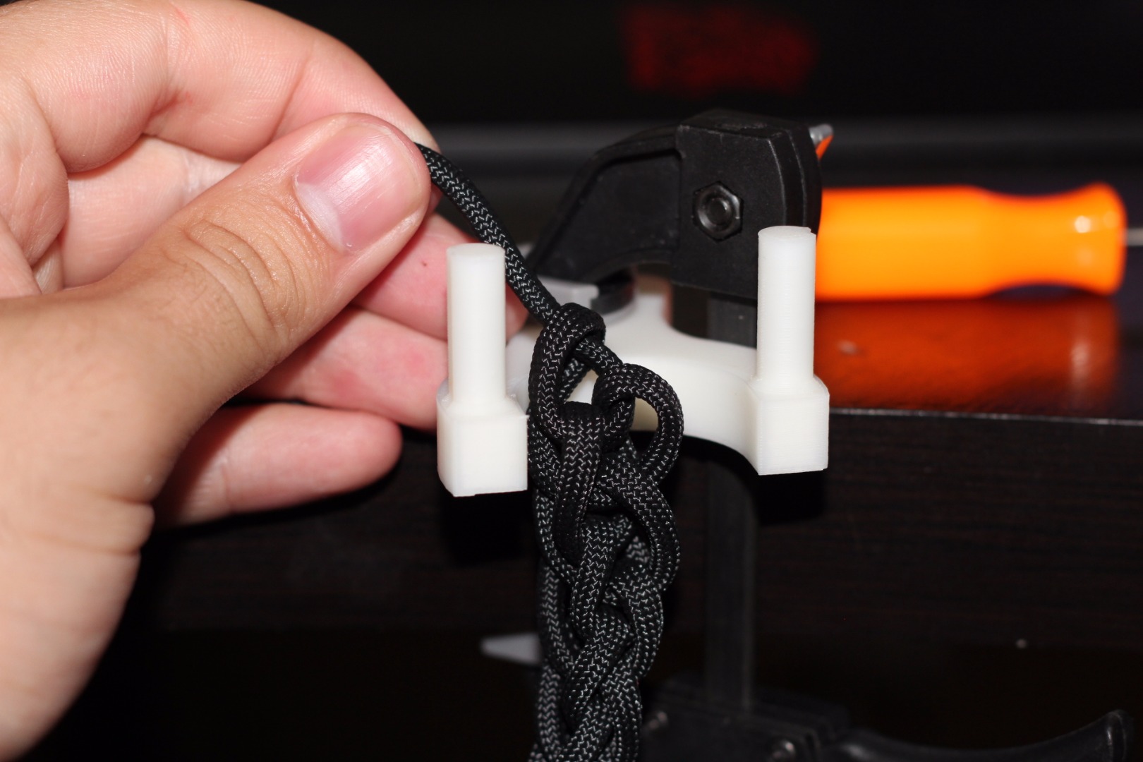 3D Printed Two Peg Spool Knitting - the Beginning : 6 Steps - Instructables