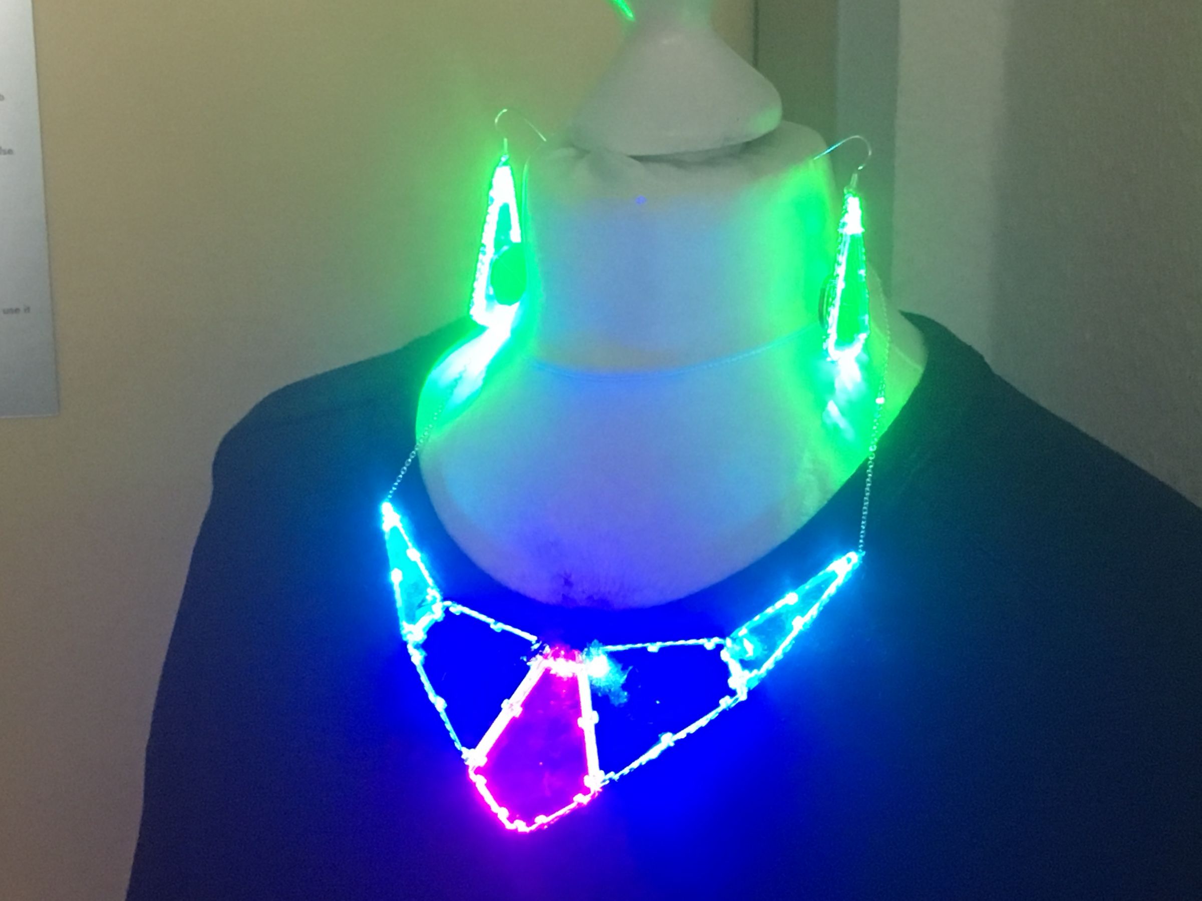 Color-changing Laser Cut Jewelery : 5 Steps (with Pictures) - Instructables