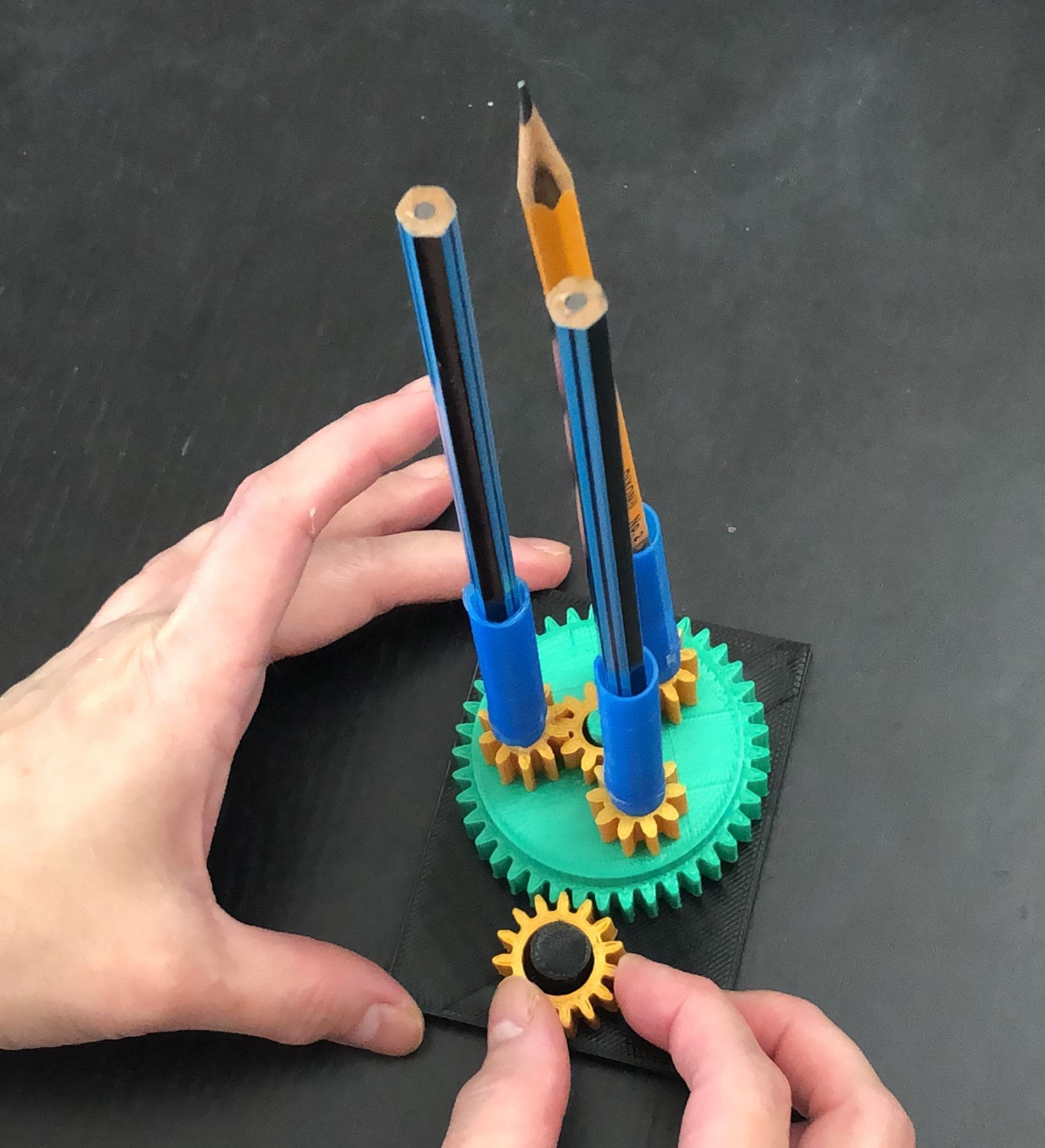 Simple Gear Mechanism (Move Things) : 23 Steps (with Pictures ...