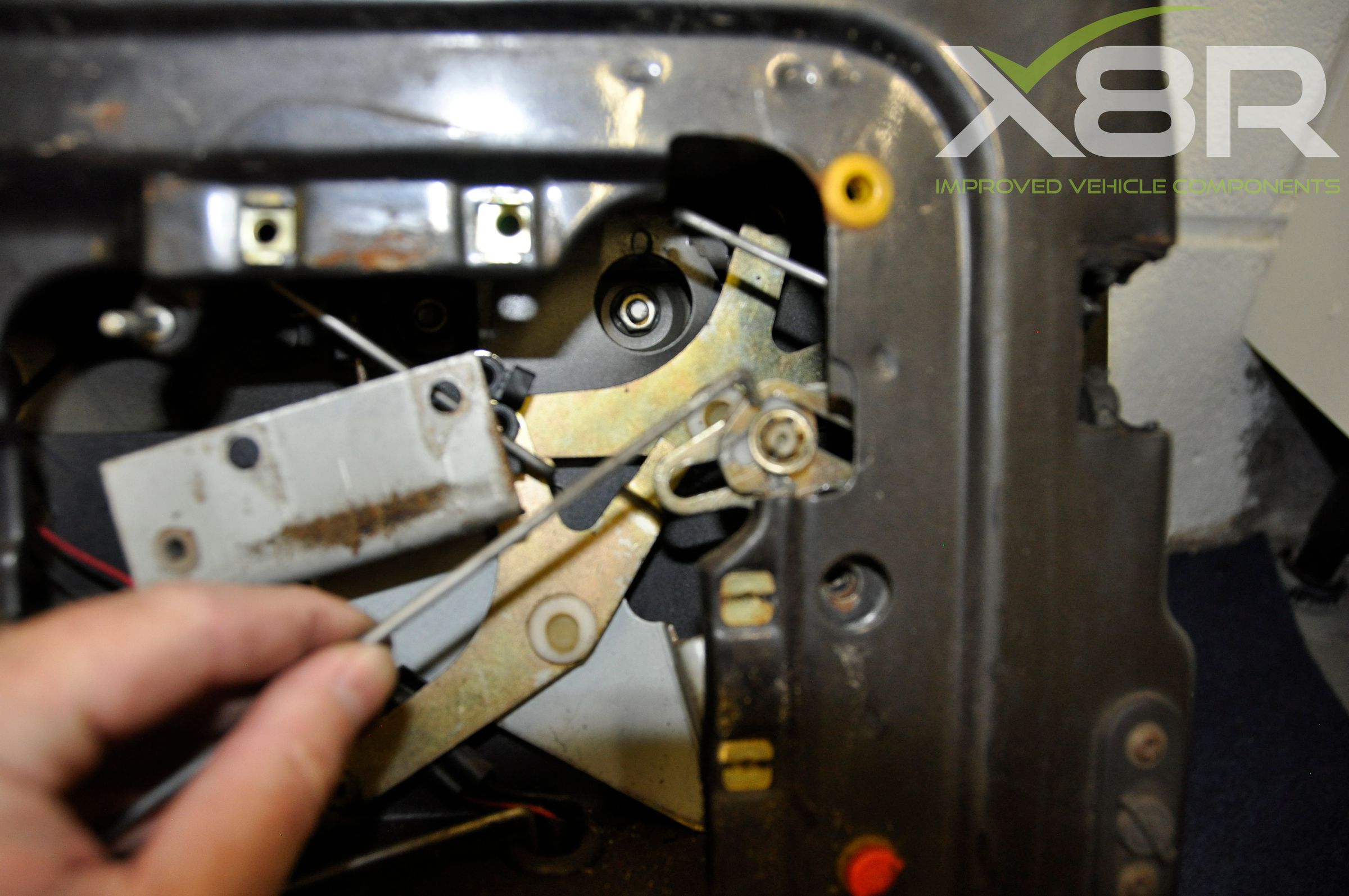 Fitting Our Replacement Door Lock Springs Land Rover Discovery 1 Range ...