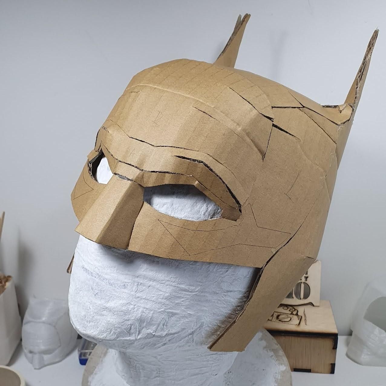 DIY 2022 the Batman Cardboard Costume : 3 Steps - Instructables