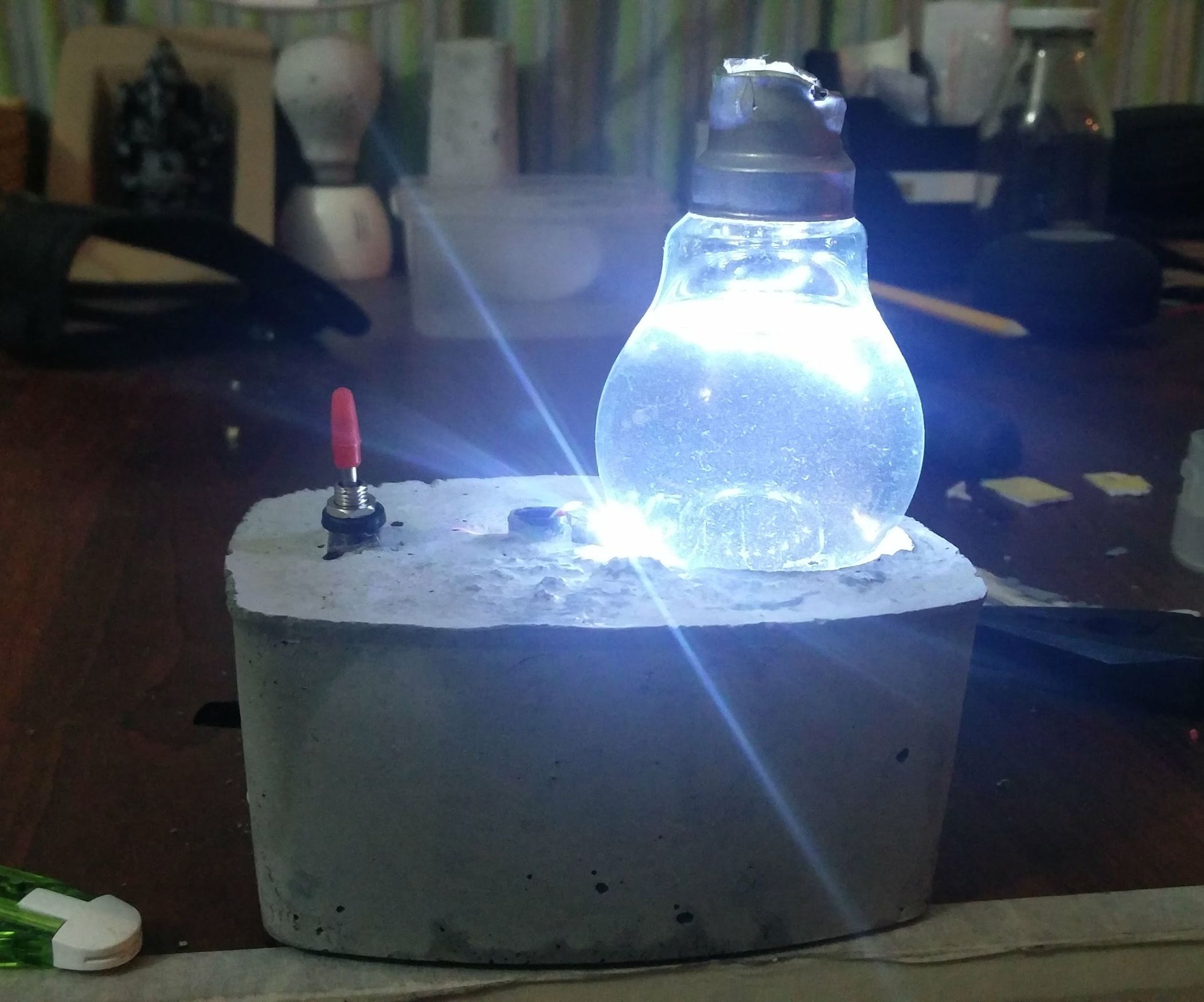 Cement Casted and Light Bulb Fish Tank : 5 Steps - Instructables