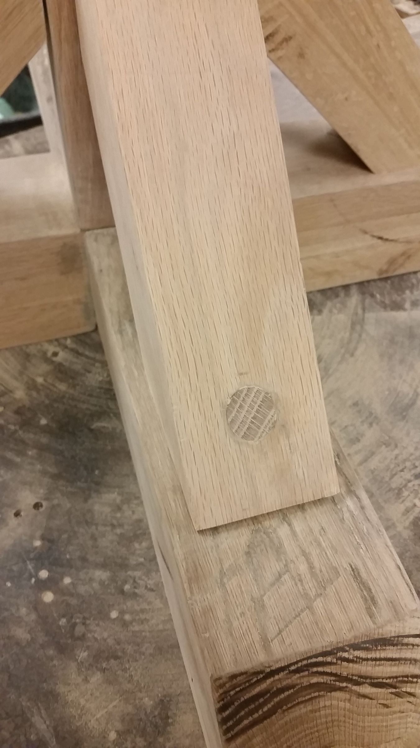 Traditional Round Farmhouse Table : 5 Steps (with Pictures) - Instructables