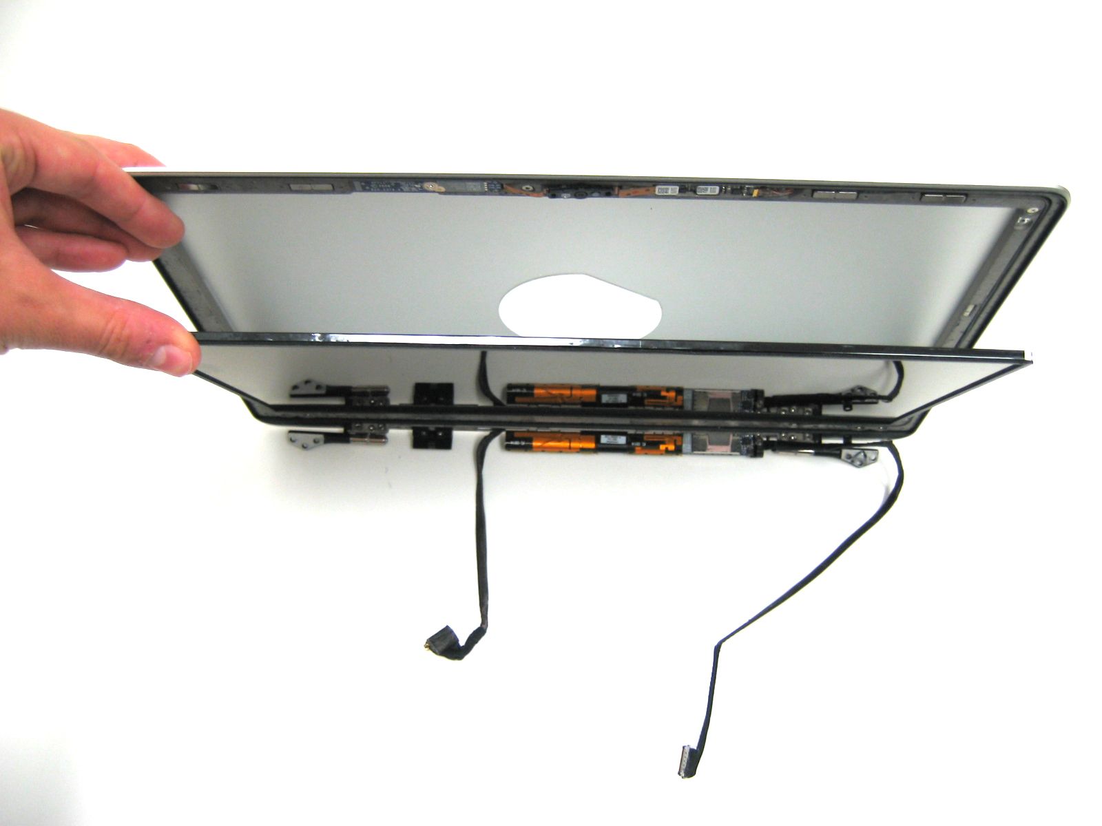 How to Replace the Macbook Unibody Glass LCD : 7 Steps (with Pictures ...