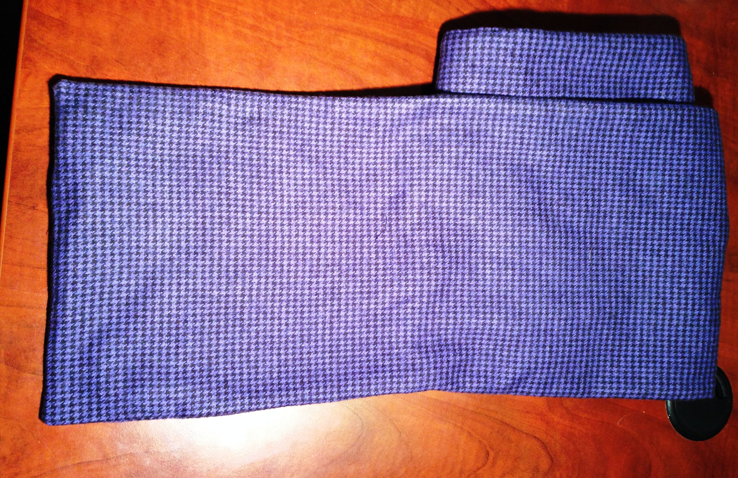 Learn to Sew Inseam Pockets Into Scarves : 6 Steps (with Pictures ...