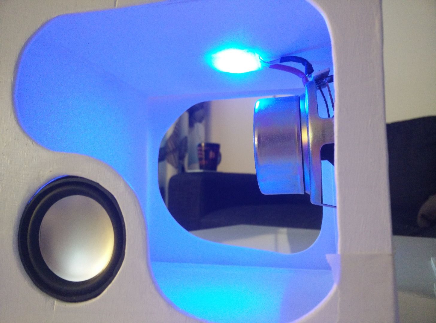 Ultimate-Solar-Boombox U-S-B : 3 Steps - Instructables