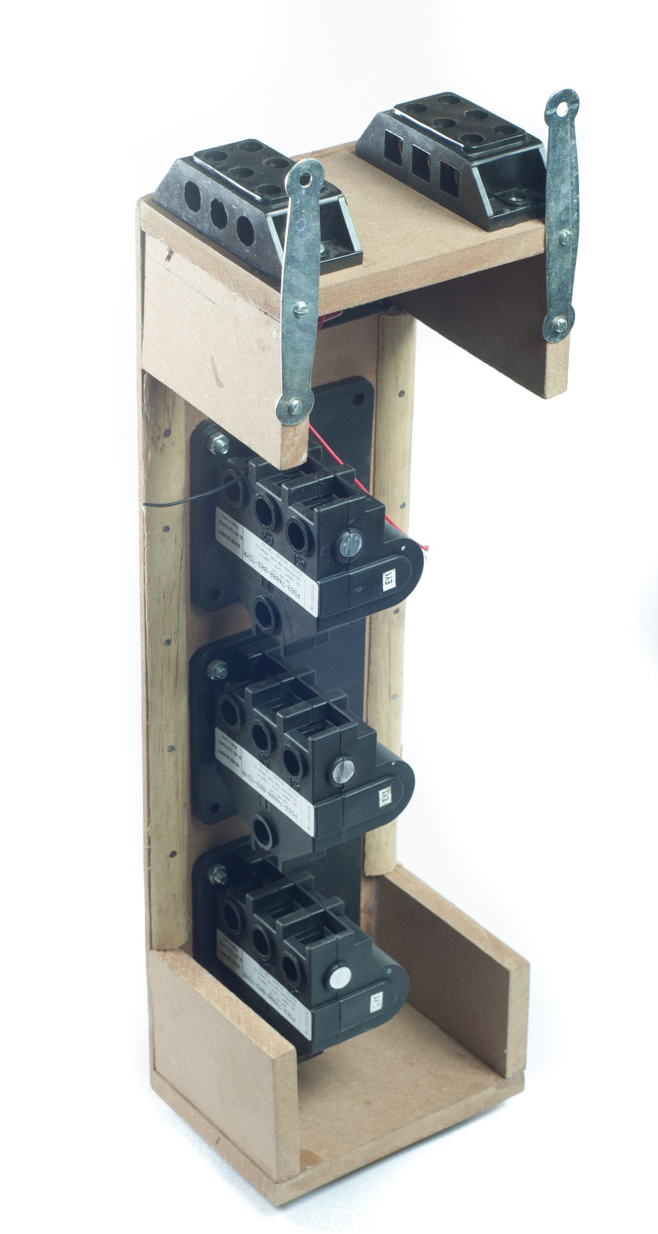 Manual Phase Changing Switch (63 Amp) : 4 Steps (with Pictures ...