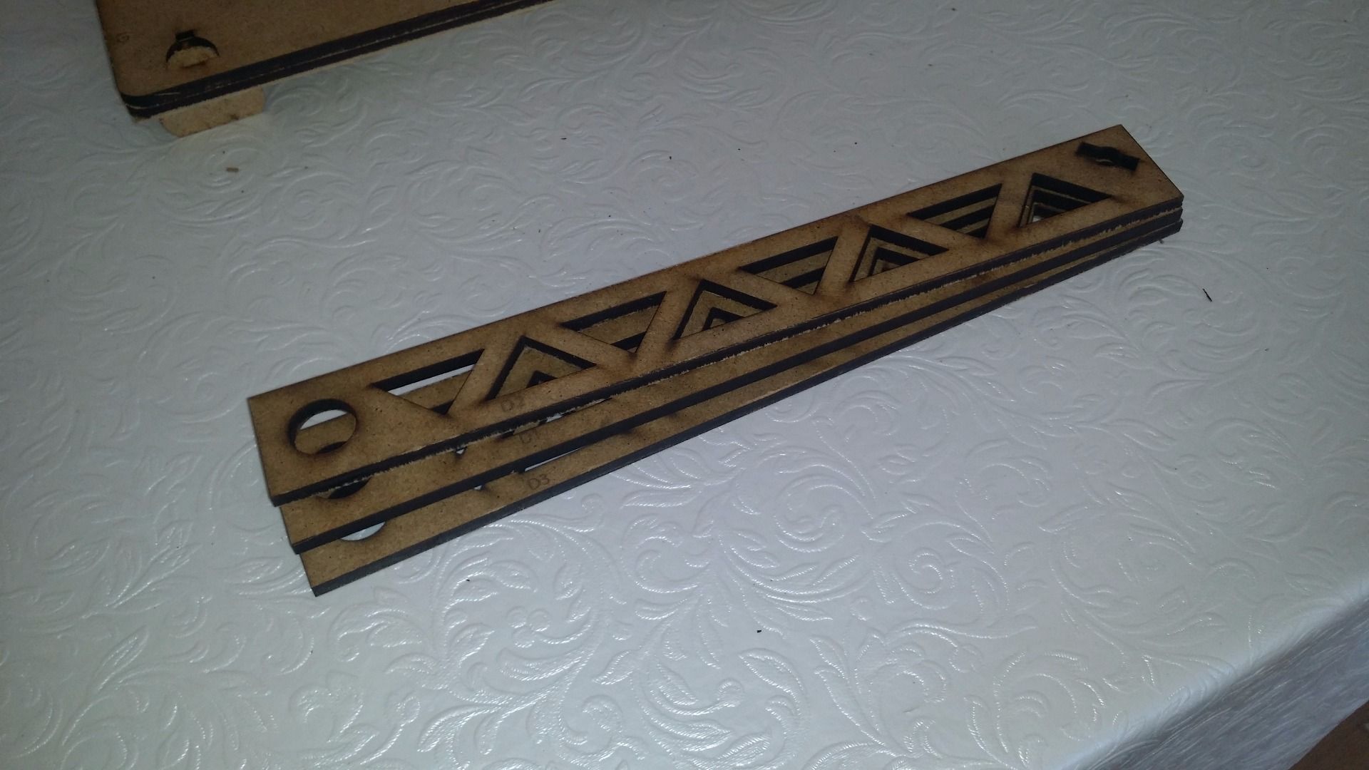 Lasercut Crane W. Automatic Hydraulics : 8 Steps - Instructables