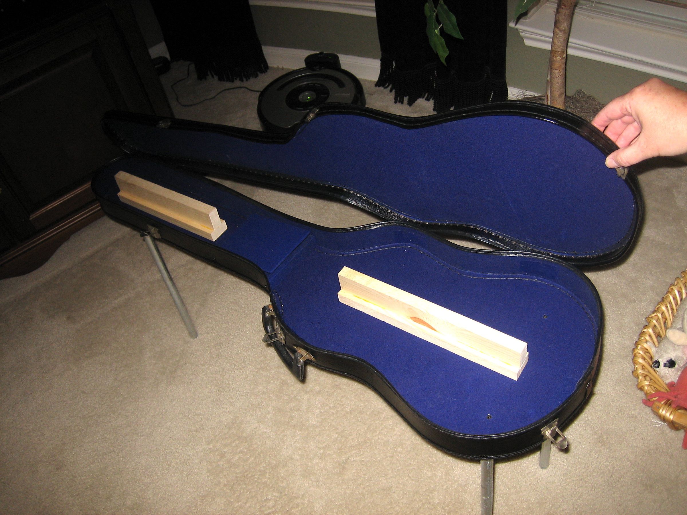 Make a Guitar Case Table : 5 Steps (with Pictures) - Instructables