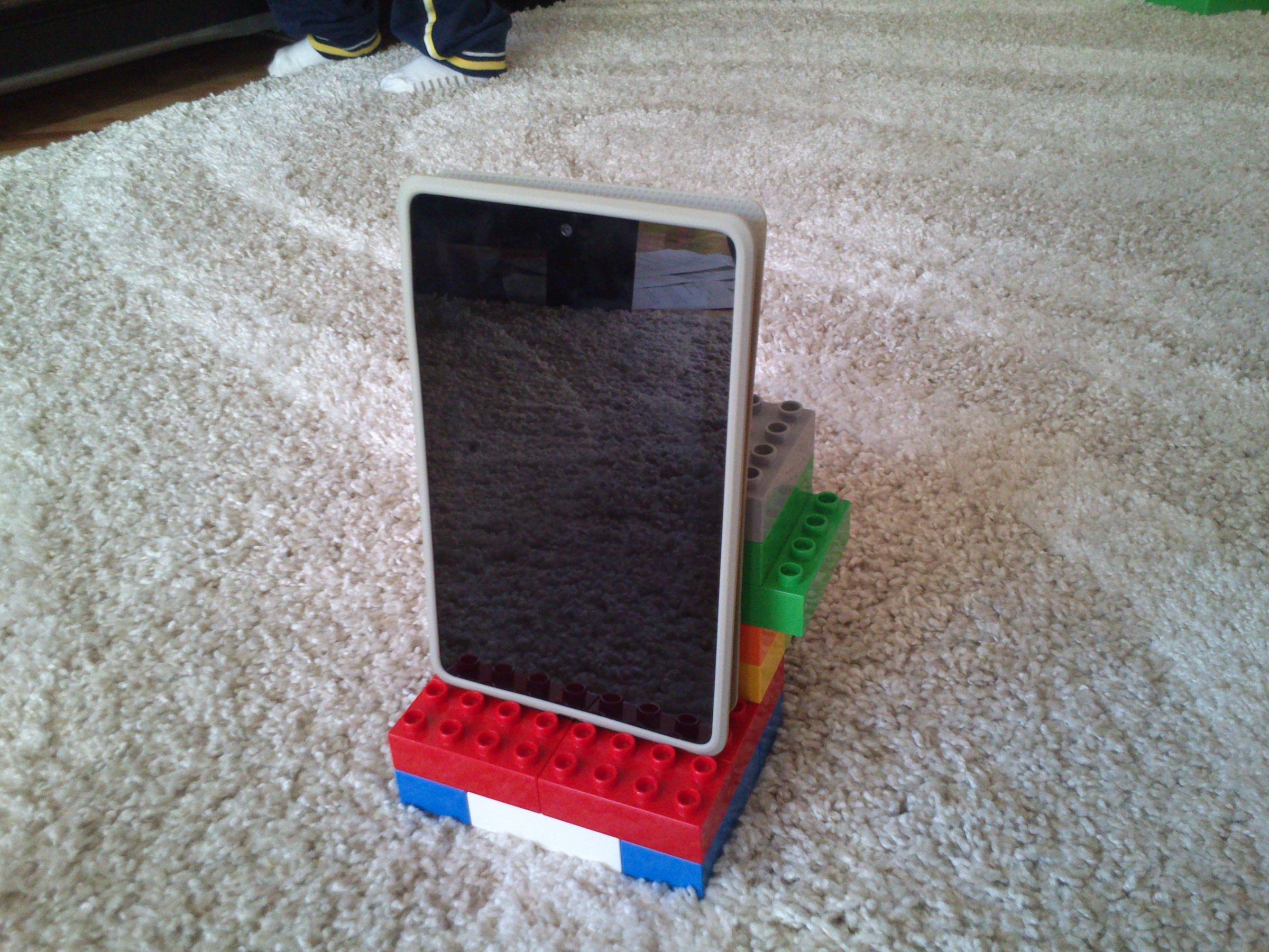 Phone/Tablet LEGO Duplo Stand - Instructables