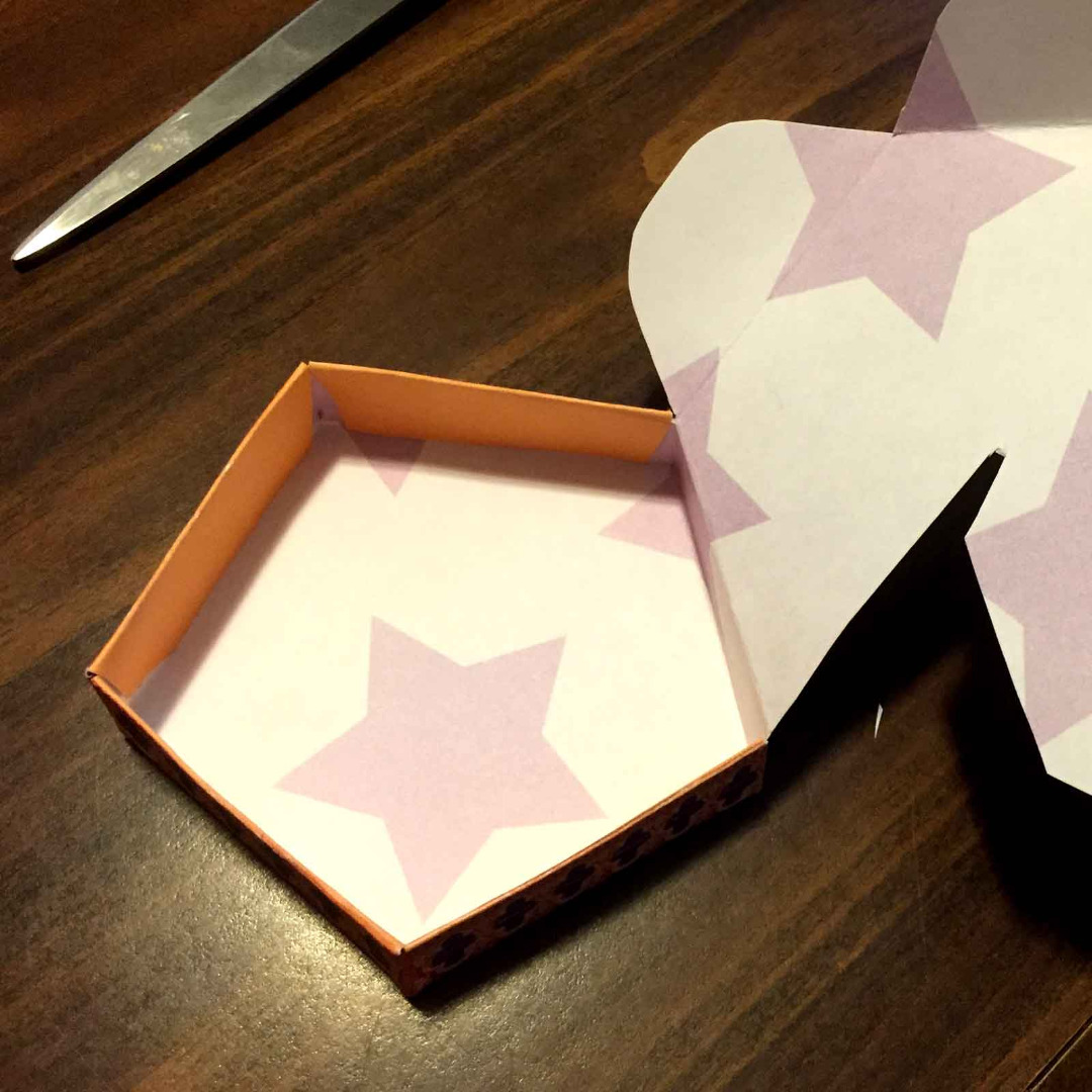 Honeyduke's Chocolate Frog Box : 6 Steps (with Pictures) - Instructables