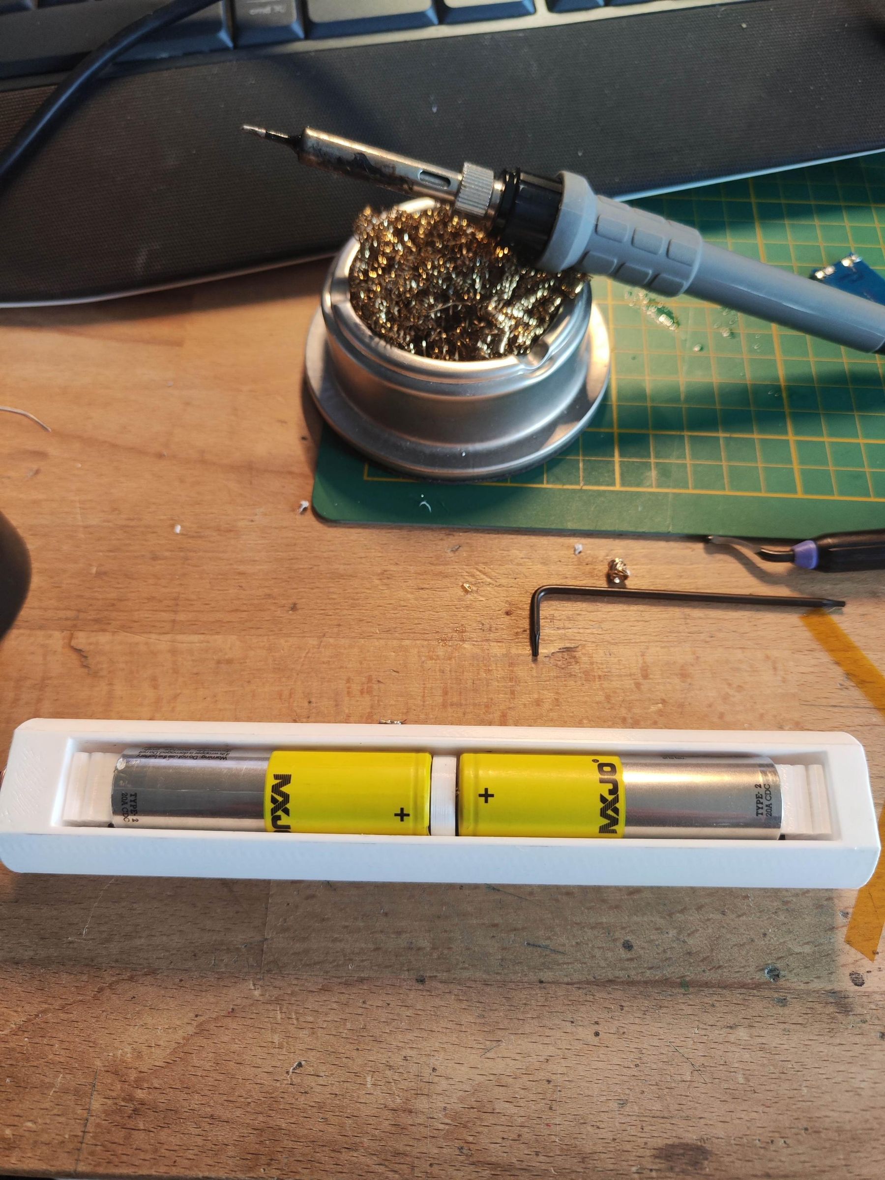 Yet Another DIY Maglite USB Rechargeable 18650 Cells for 3xD Replacement. : 4 Steps (with ...