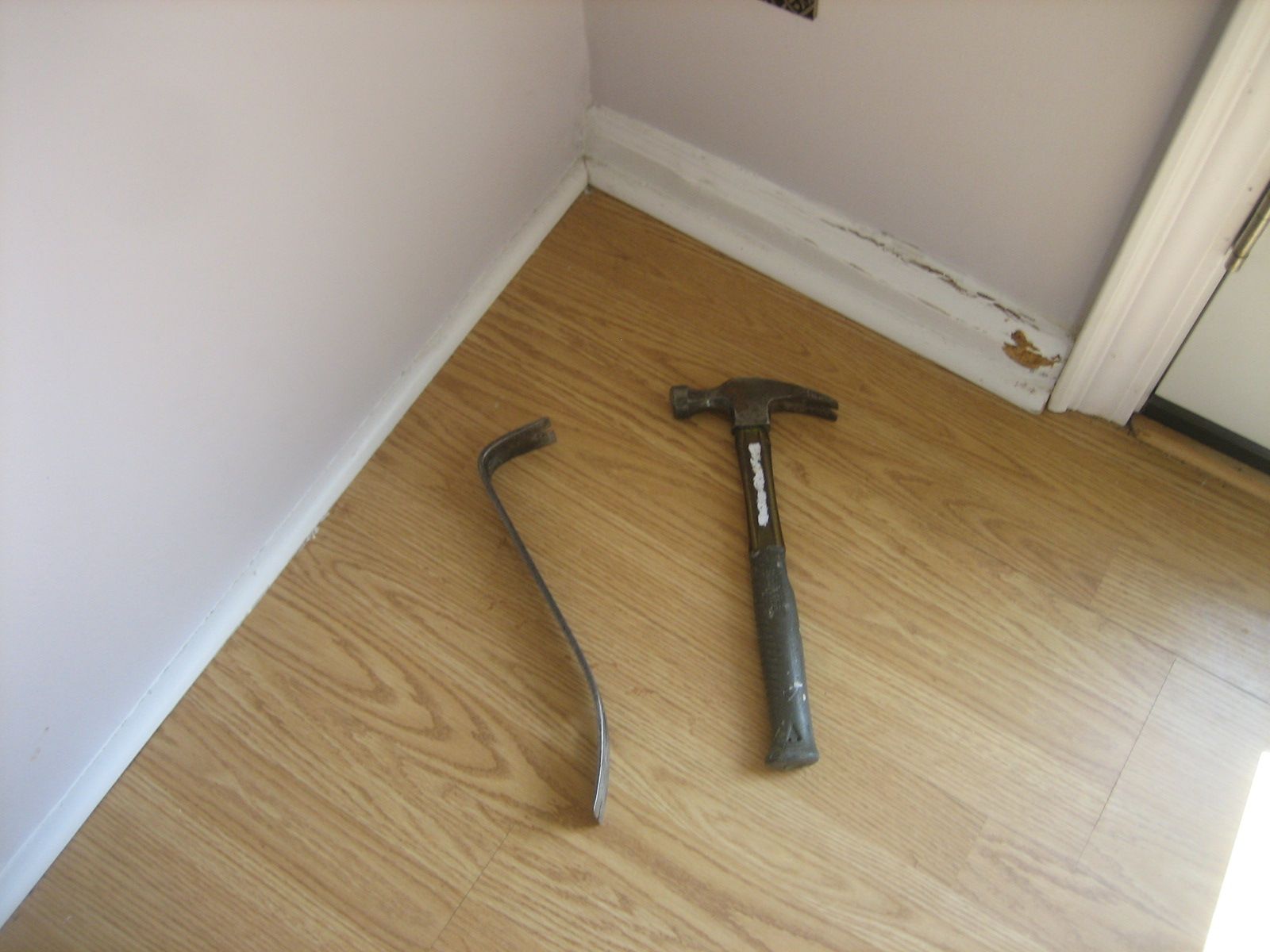 BASEBOARD MOLDING REPAIR : 8 Steps (with Pictures) - Instructables