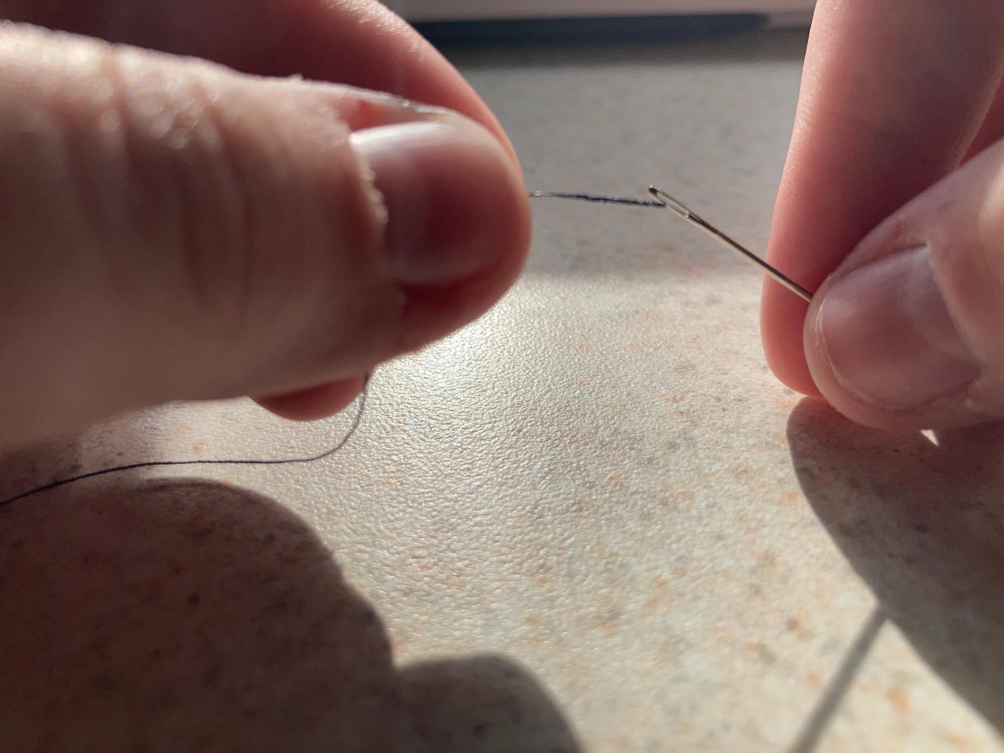 How to Thread a Needle : 7 Steps (with Pictures) - Instructables