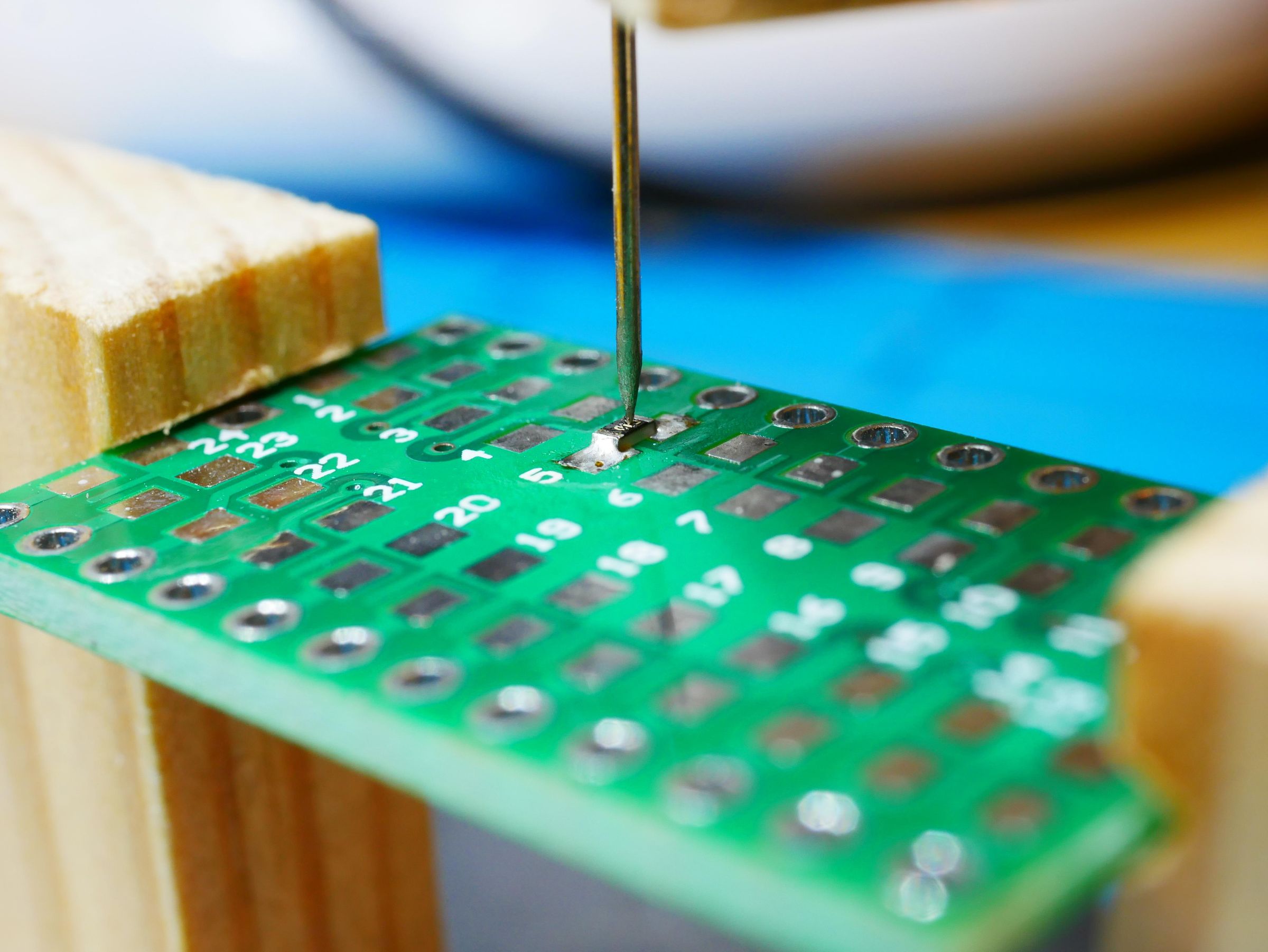 SMD and PCB Holder : 8 Steps - Instructables
