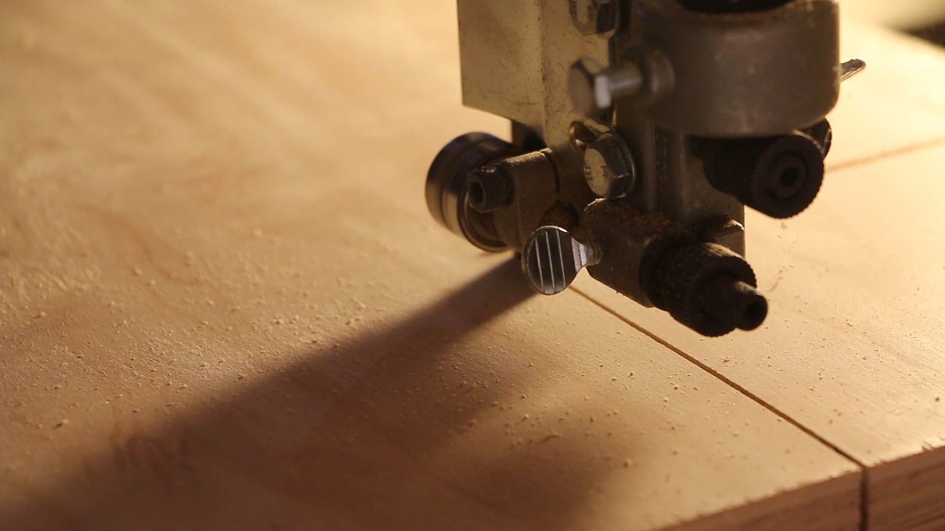 Simple & Sturdy Workbench : 7 Steps (with Pictures) - Instructables