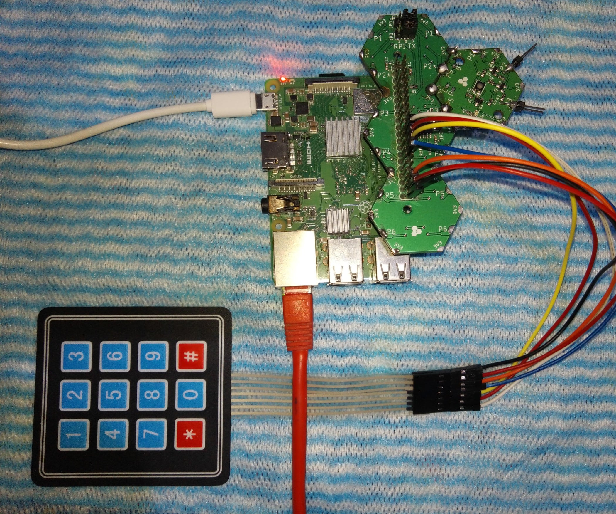 Controlling Hexabitz RGB LED Module Using 4x3 Keypad Via Raspberry Pi : 6 Steps - Instructables