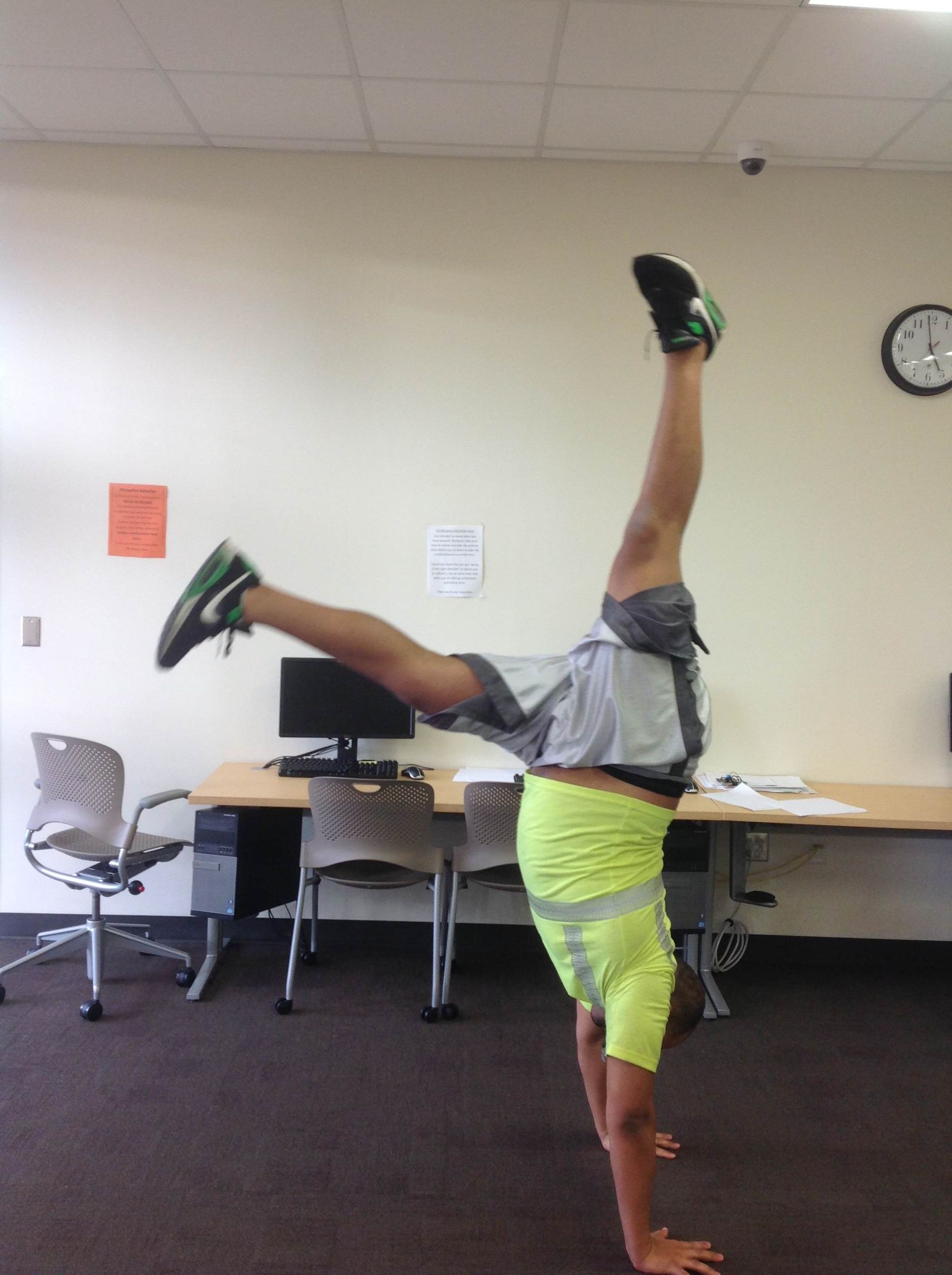 How to Do a Handstand. : 8 Steps - Instructables