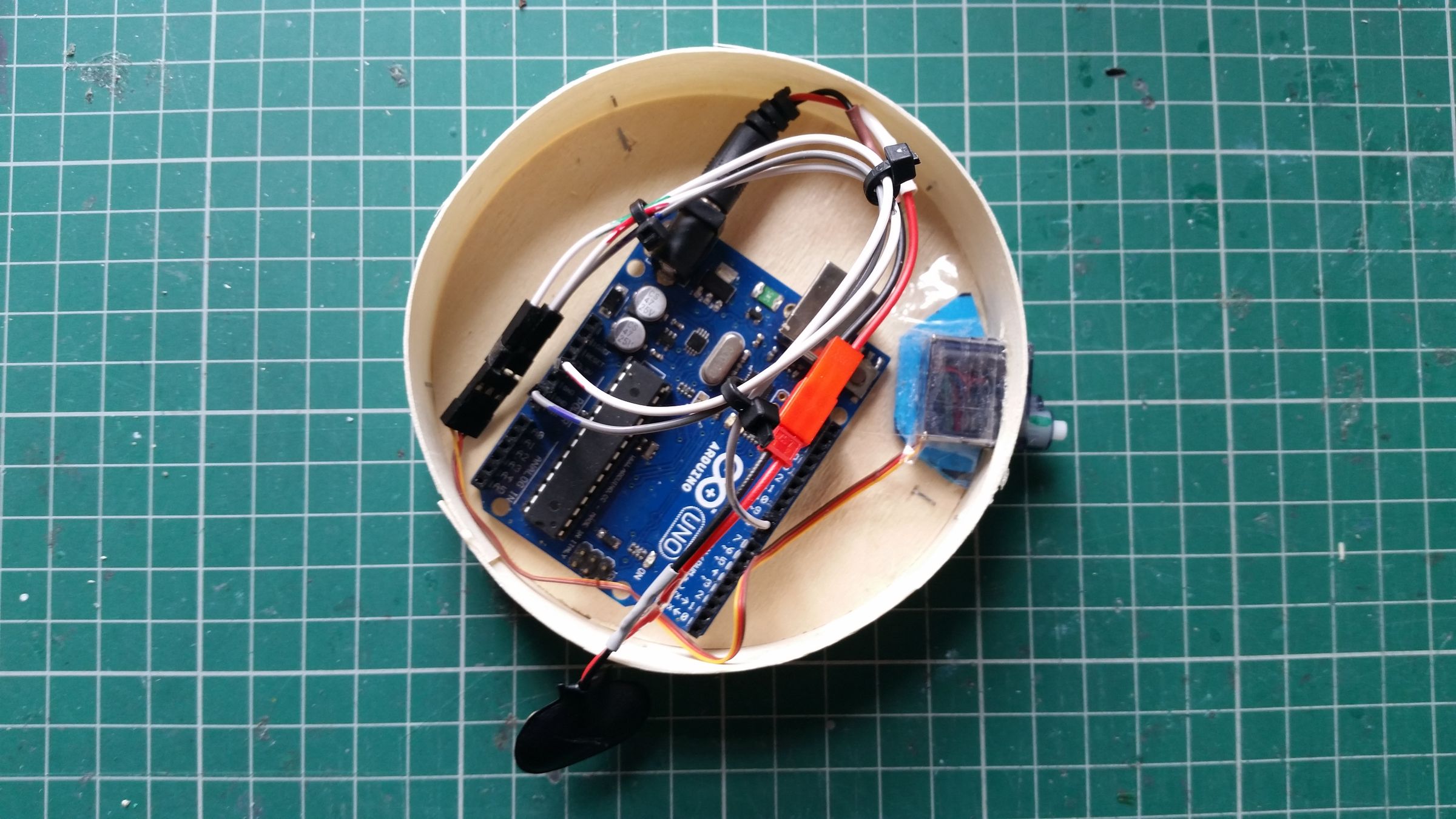 Automatic Fish Feeder Powered by Arduino Uno : 6 Steps - Instructables