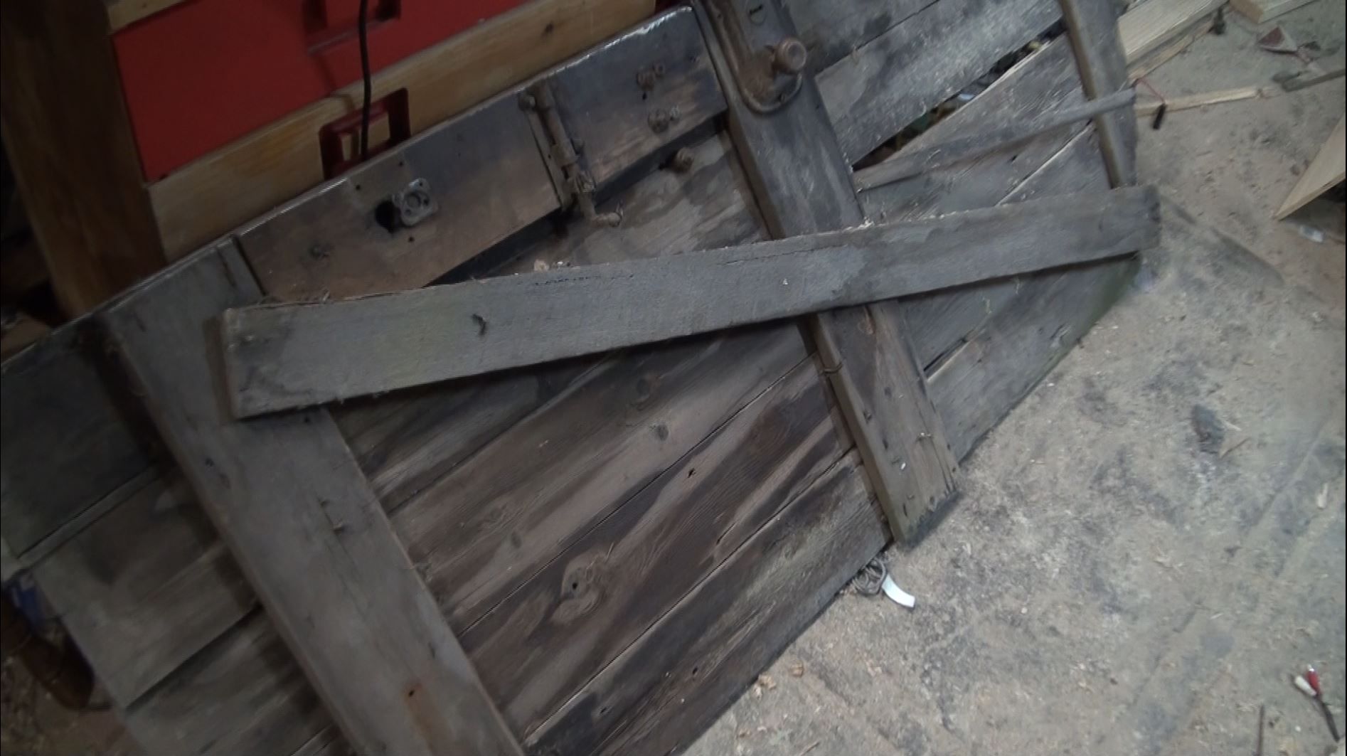 Reclaimed Garage Door Bench Table : 8 Steps (with Pictures) - Instructables