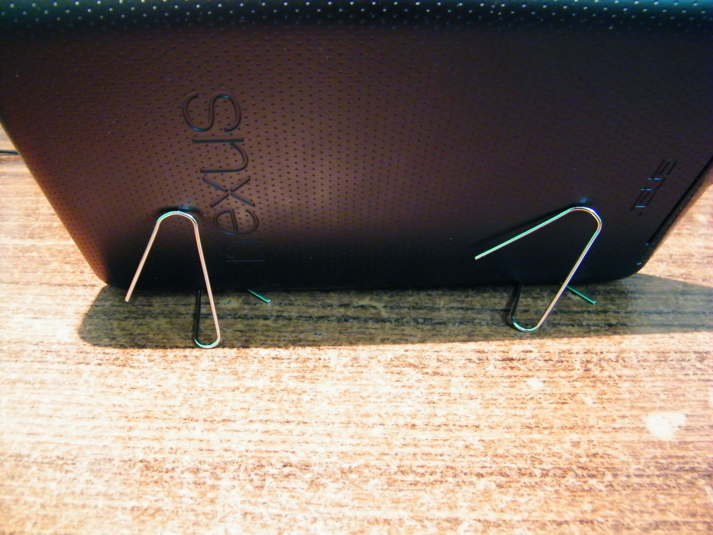 DIY Phone Stand - Paper Clip Mobile Phone Stand - 2min, $0 Project : 5 ...