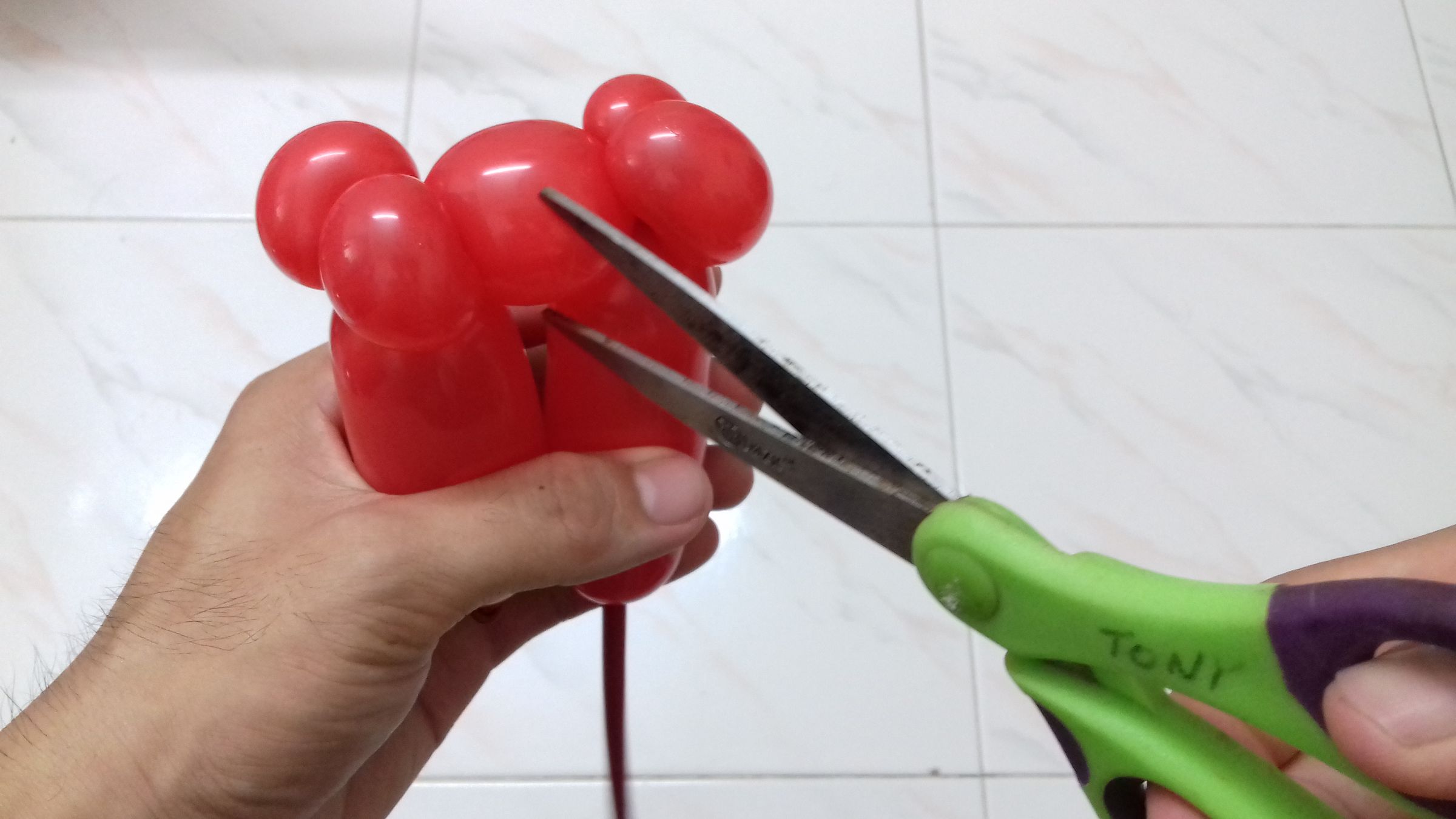 Balloon Twisting- Basic Skills- Types of Twists : 4 Steps - Instructables