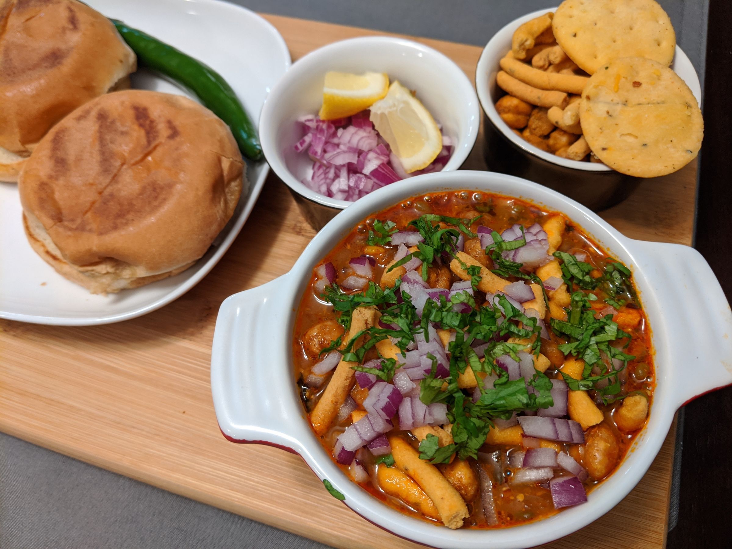 Copycat Missal Pav Recipe of Missal Samrat (Mumbai) : 4 Steps (with ...
