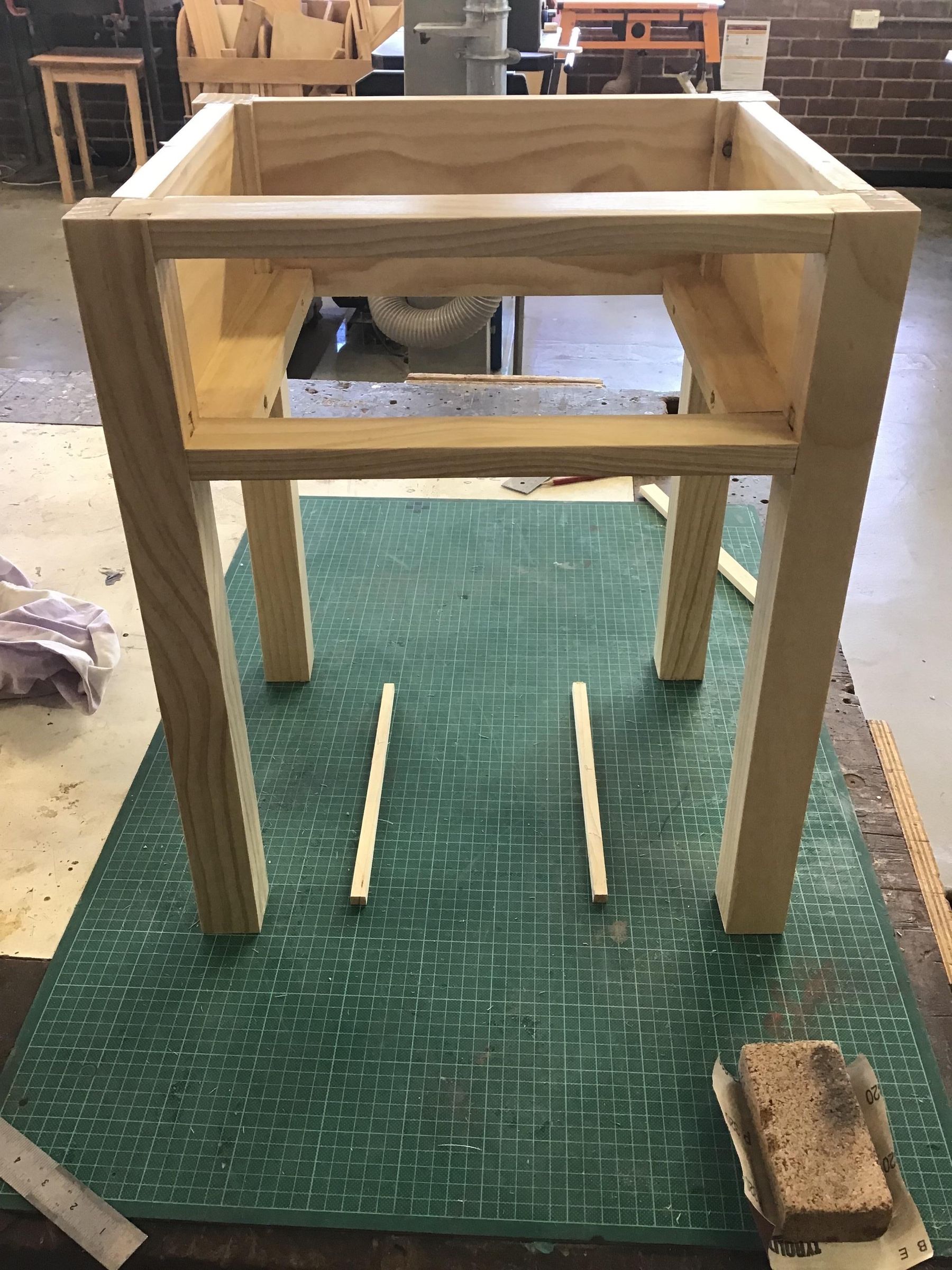 Small Side Table : 6 Steps (with Pictures) - Instructables