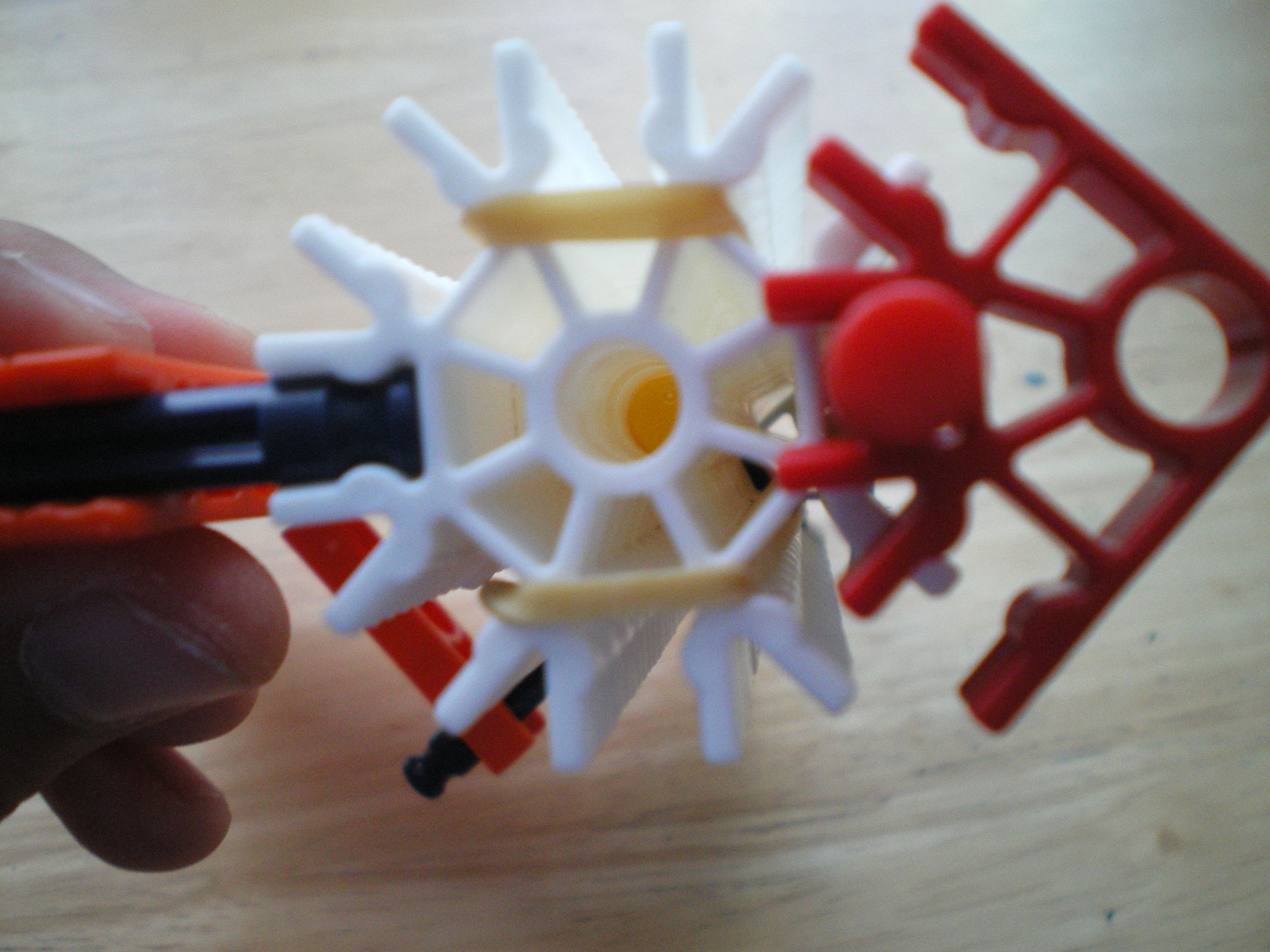 Knex 2 Handled Pistol/gun : 6 Steps - Instructables