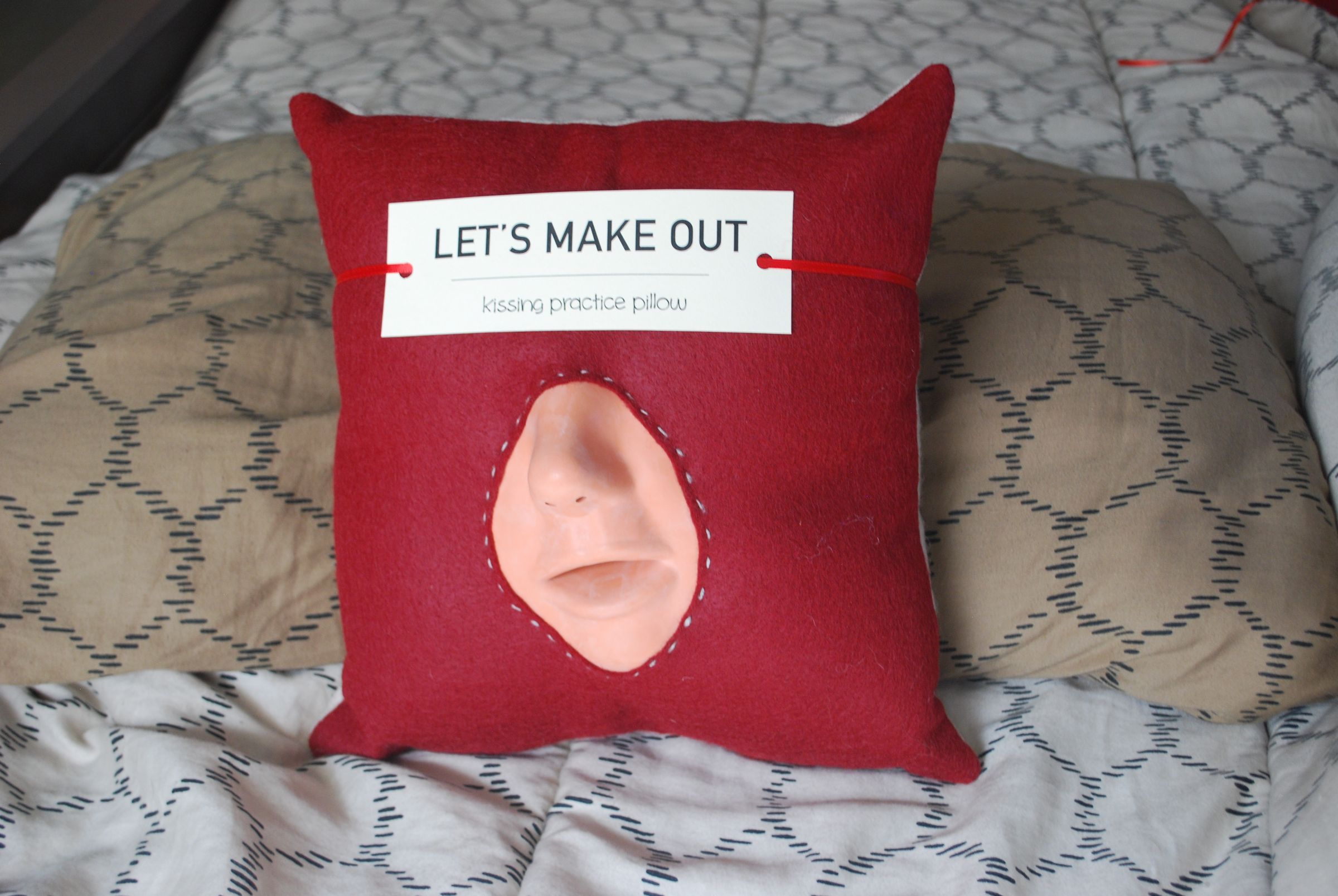 Make-Out Practice Pillow for Valentine's Day : 5 Steps (with Pictures ...