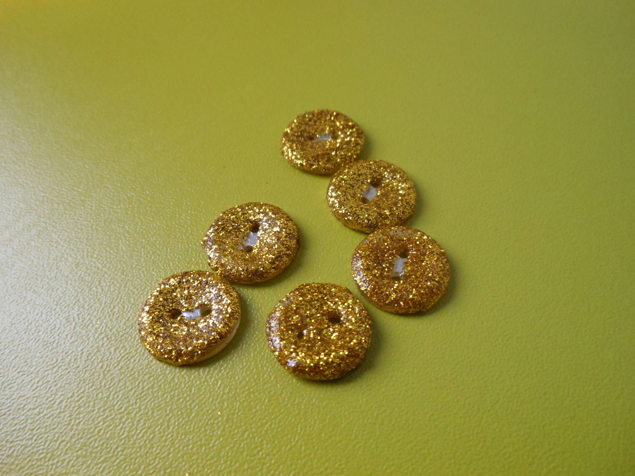 How to Make Glitter Buttons : 6 Steps (with Pictures) - Instructables