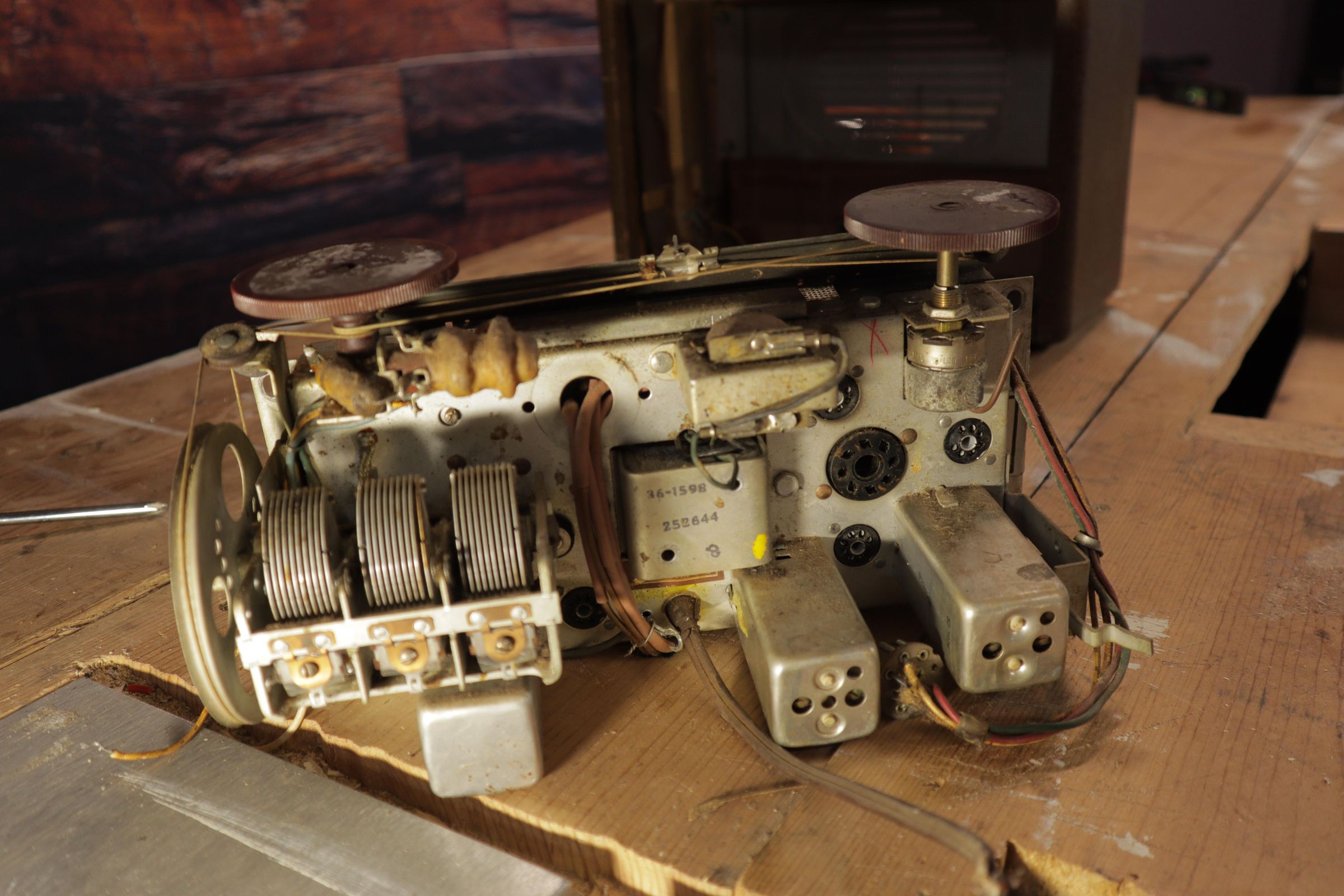 Modernize an Antique Radio - Alexa + Raspberry Pi Entertainment System ...