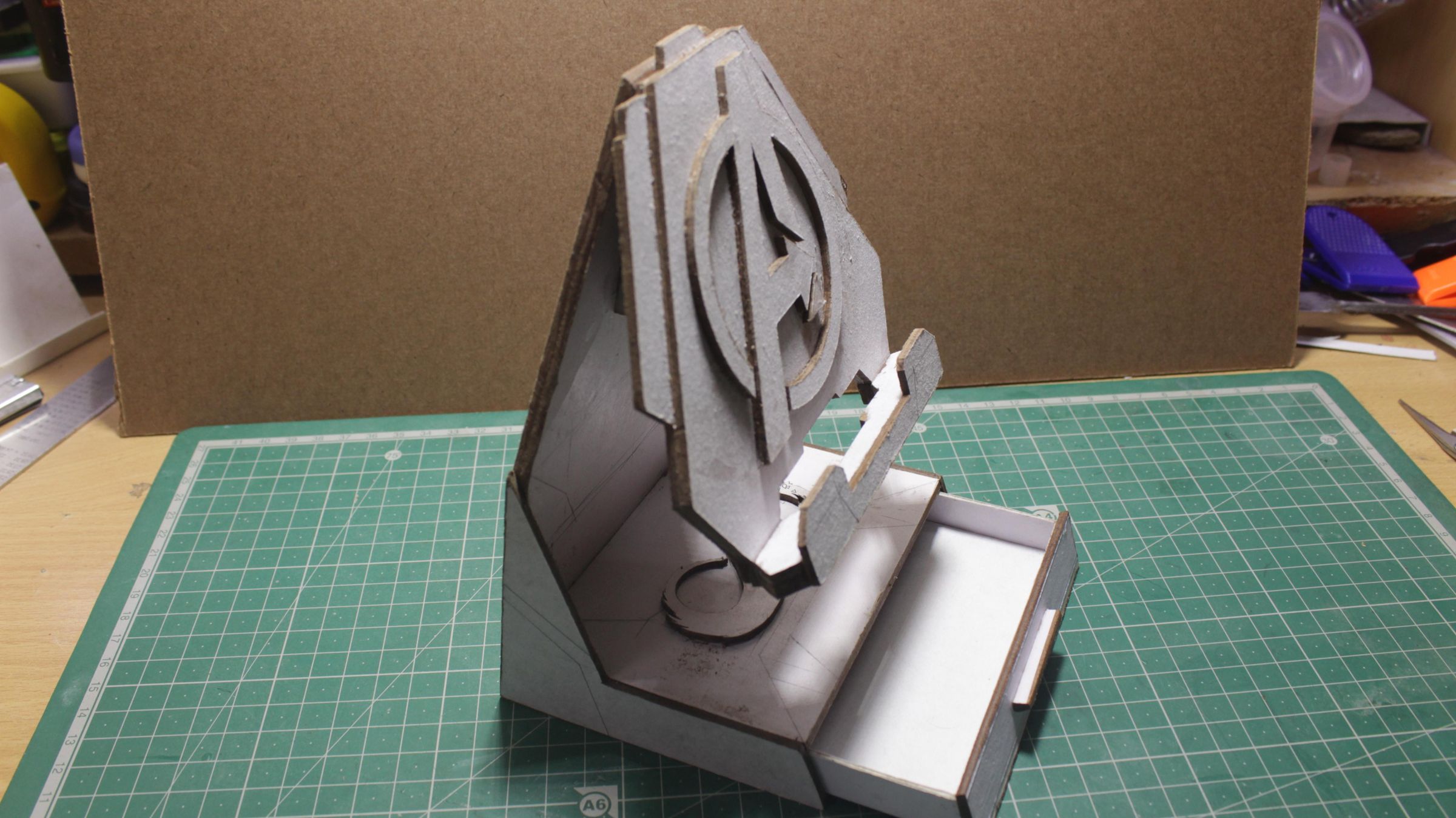 Easy Avengers Smartphone Stand : 14 Steps (with Pictures) - Instructables