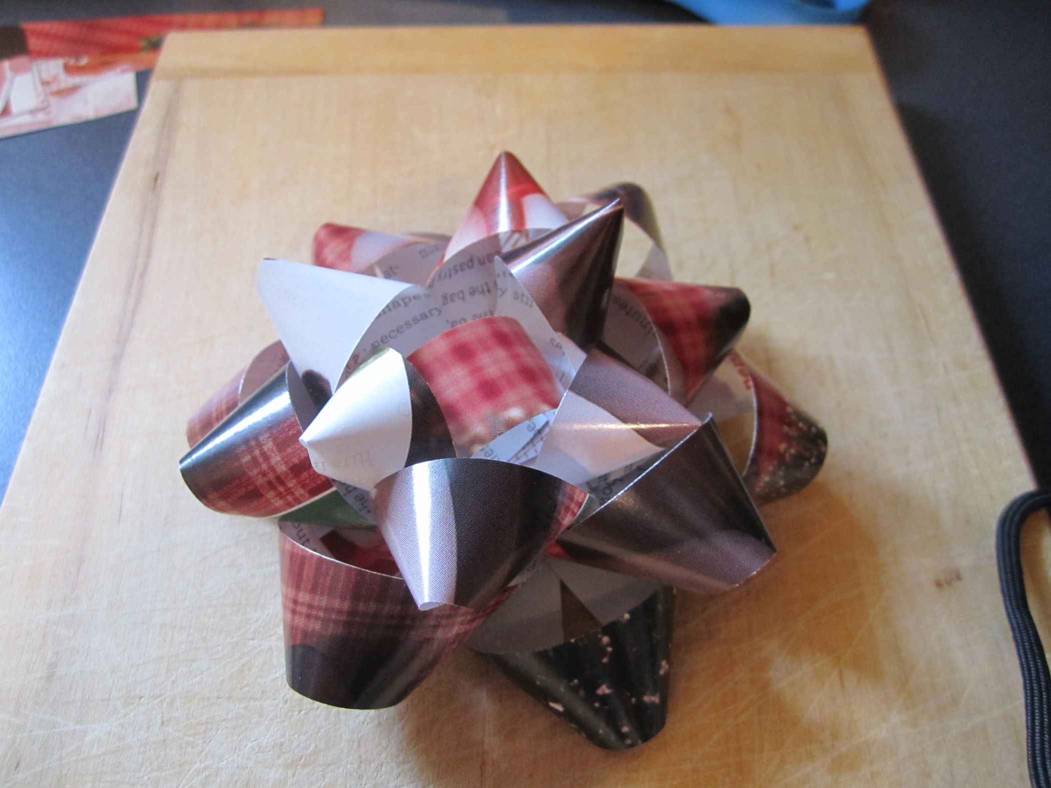 Homemade Present Bow : 7 Steps - Instructables