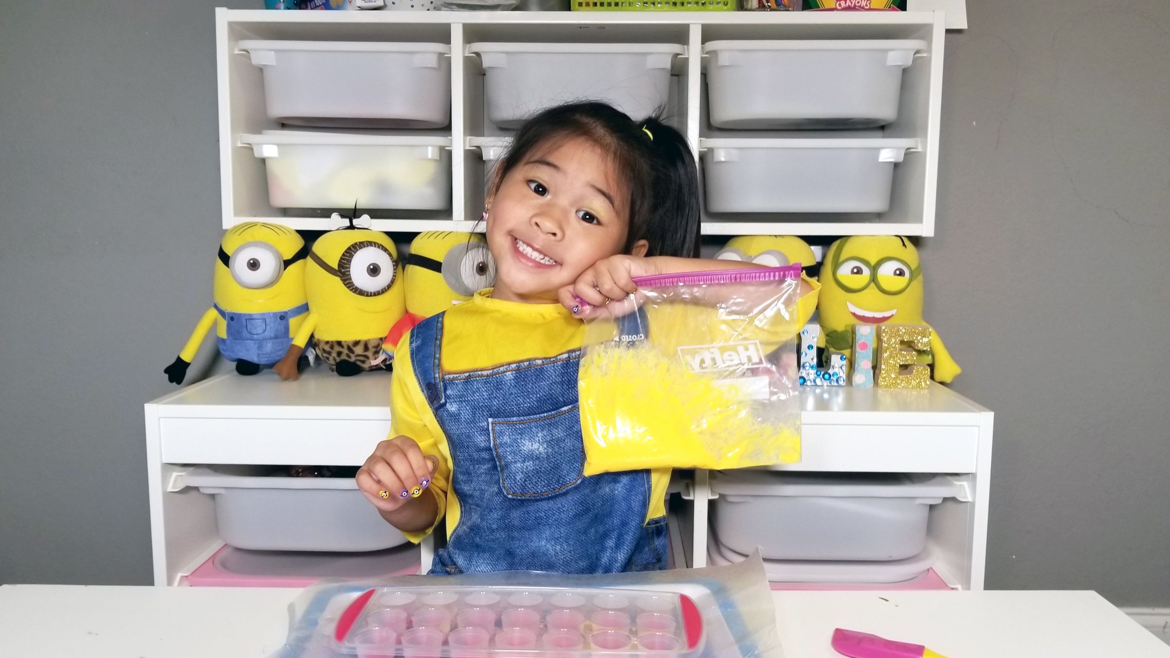 DIY Nutella Filled Minion Bon Bons | Minion Chocolates Recipe : 7 Steps ...