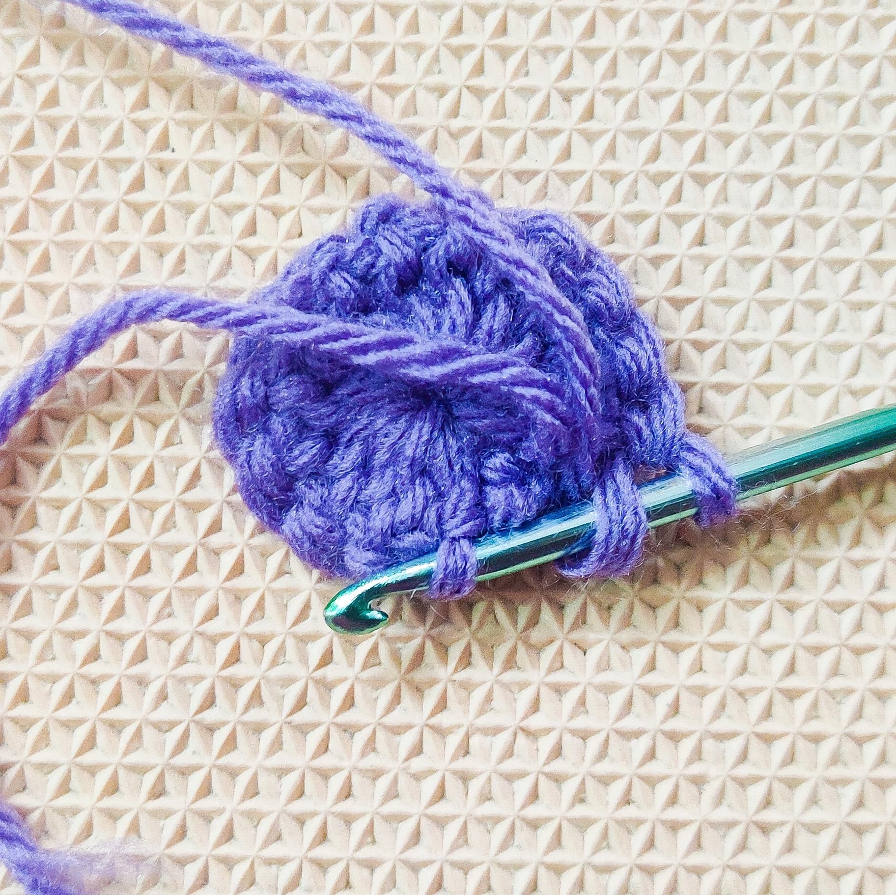 Crochet Seamless Spiral Circle With Raised Ridges : 7 Steps (with ...