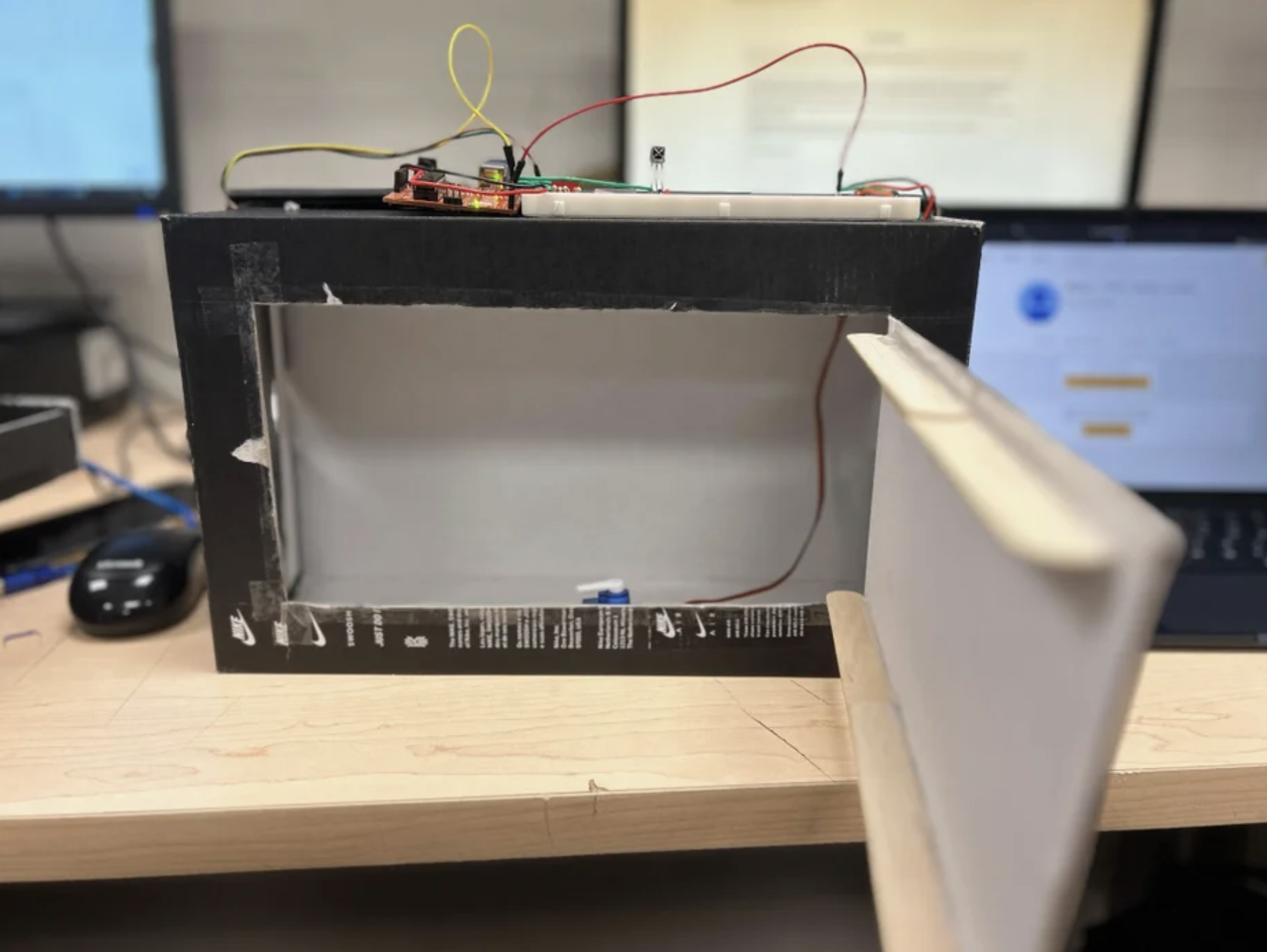 Timed Door Lock Using 555 Timer : 4 Steps - Instructables