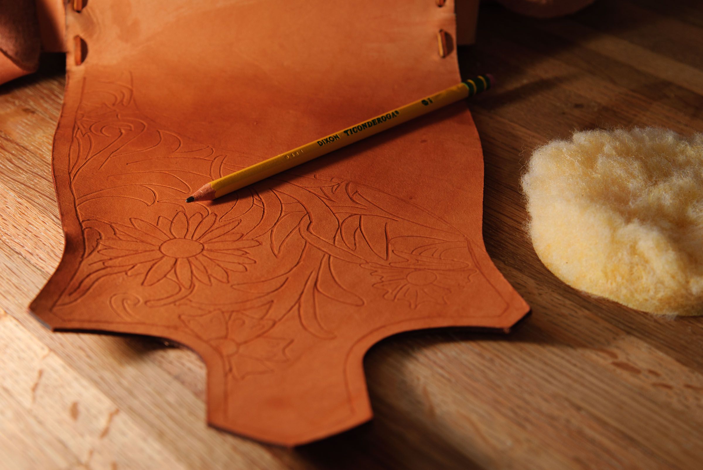 Tooling a Simple Leather Purse : 8 Steps (with Pictures) - Instructables