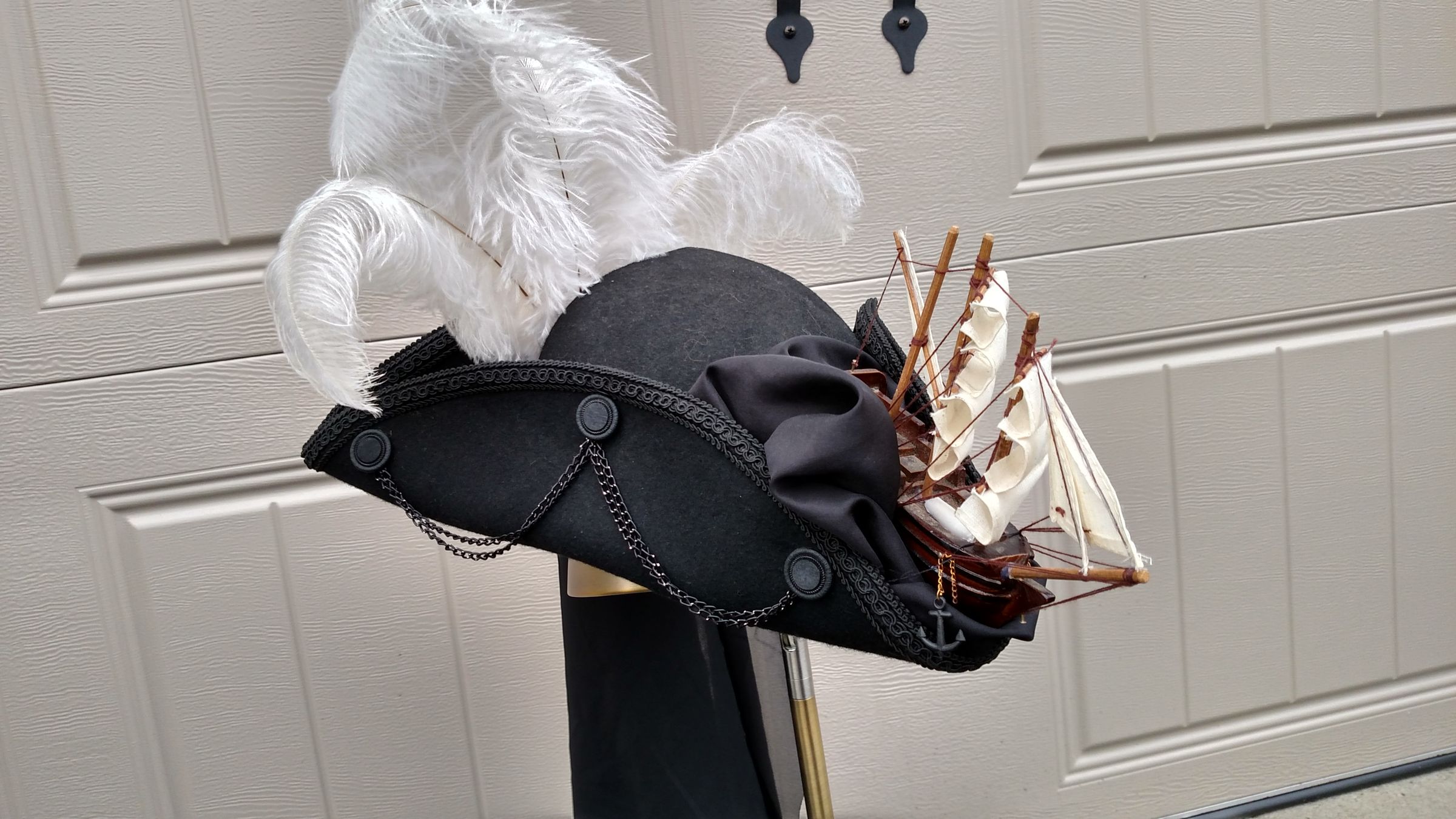 Quality Easy Pirate Hat : 4 Steps (with Pictures) - Instructables