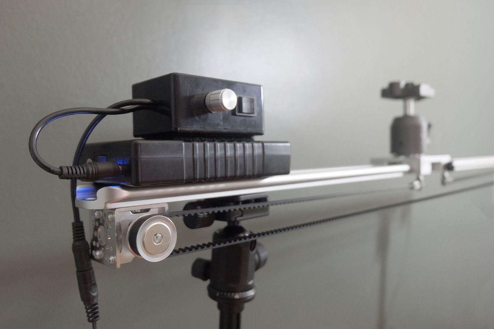 THE INTERNET'S CHEAPEST MOTORIZED, BELT DRIVEN, 48" DIY CAMERA SLIDER ...