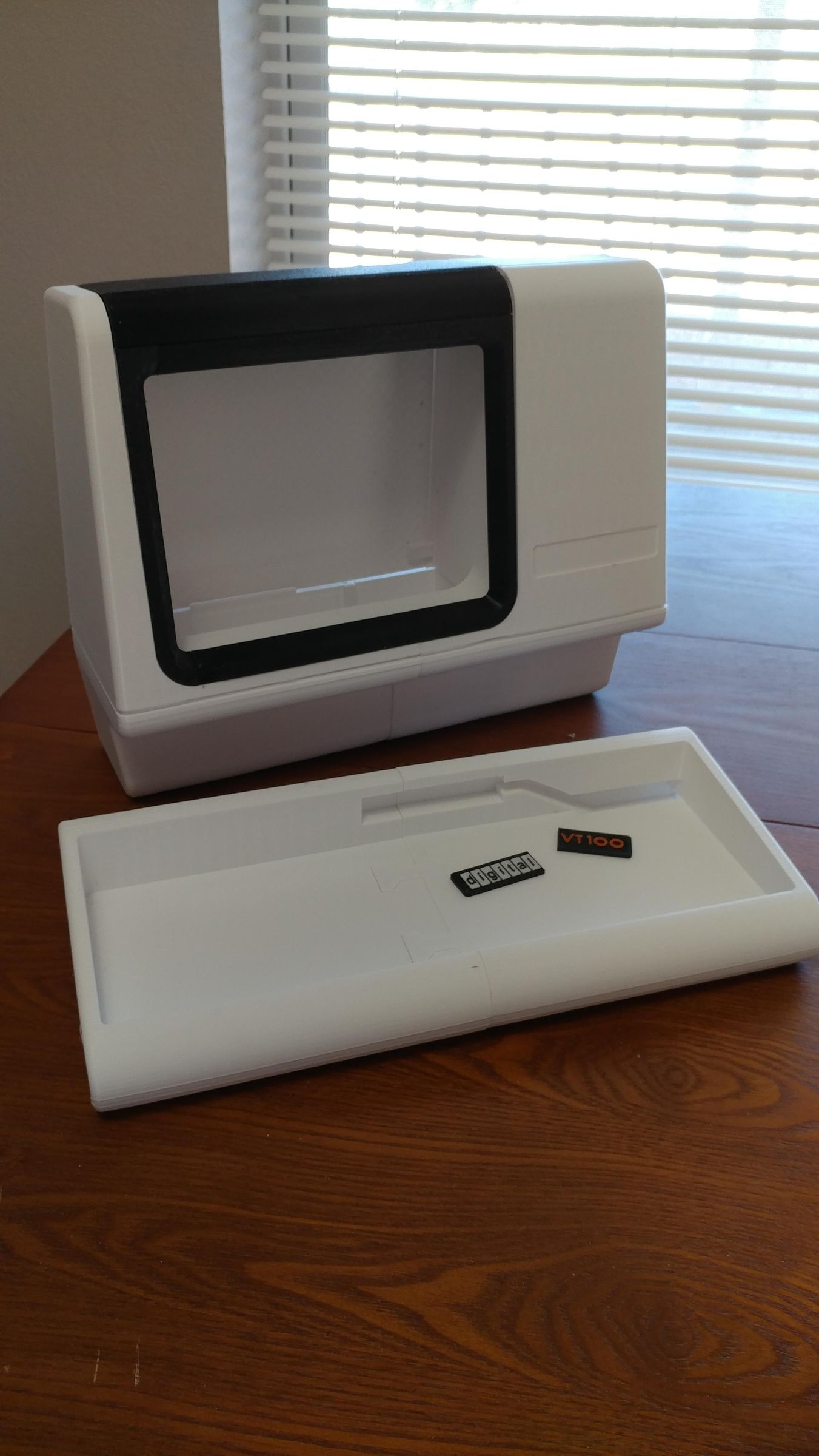 2:3 Scale VT100 Terminal Reproduction Facade Build : 7 Steps (with ...