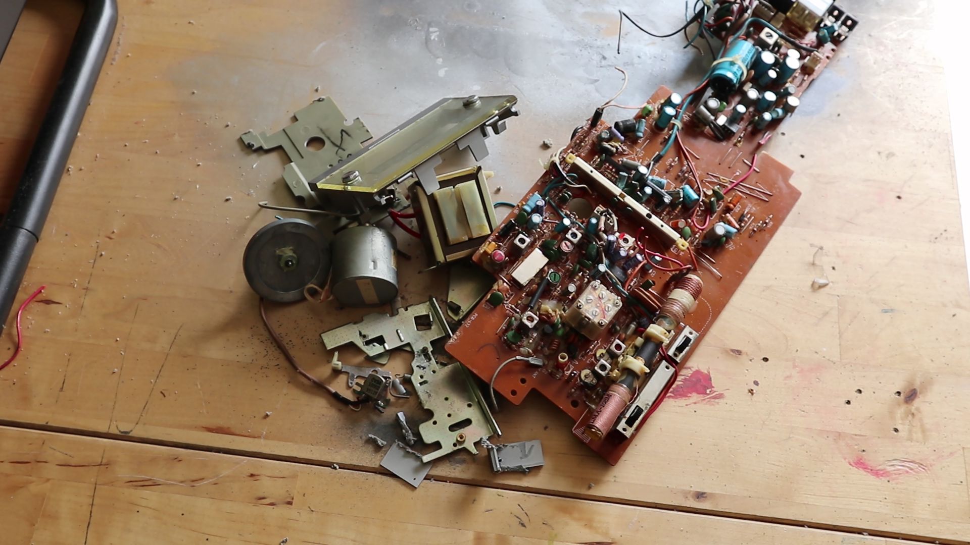 Project BoxBoom - 80's Boombox Revamped : 8 Steps - Instructables