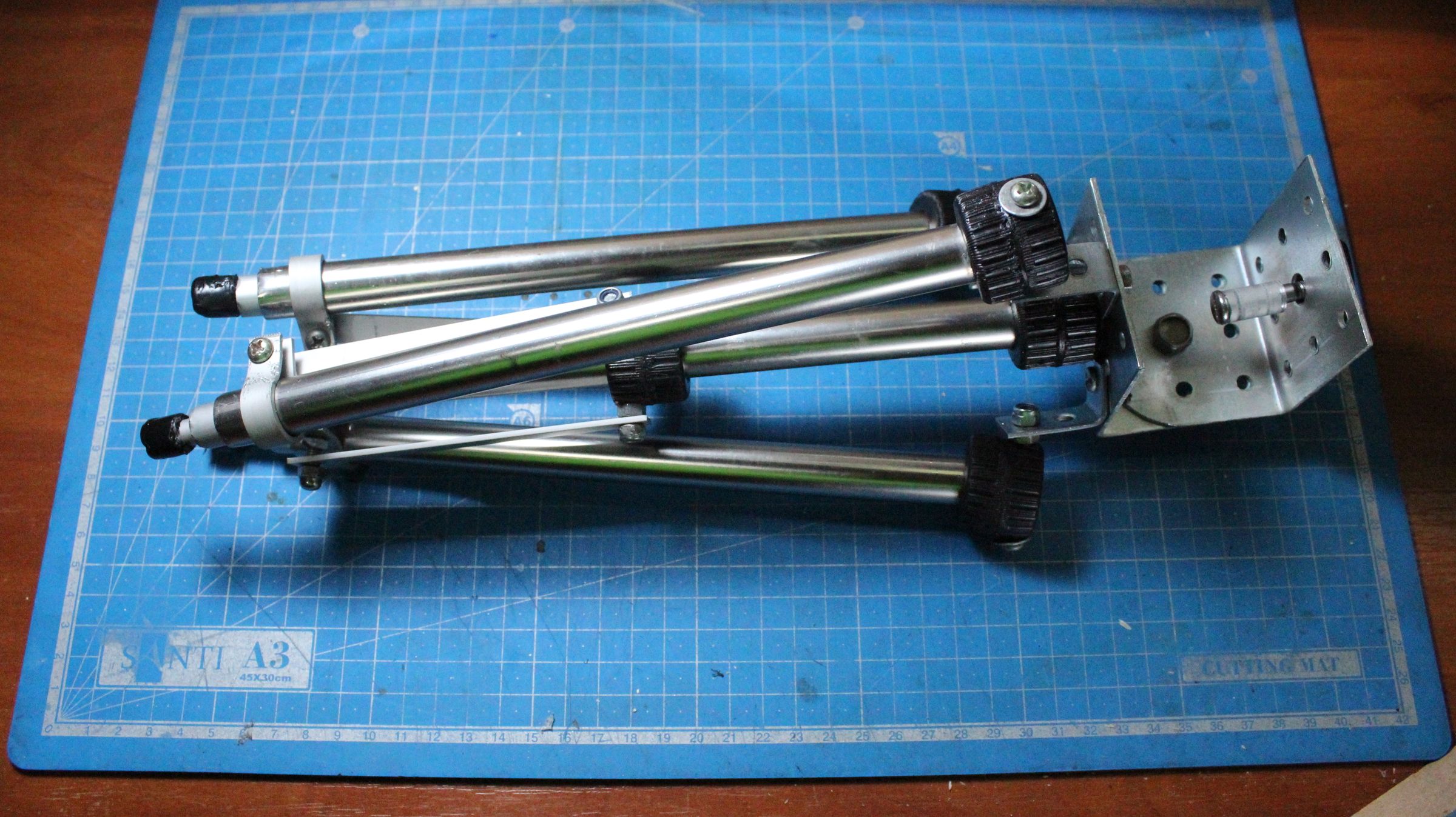 Homemade Tripod : 9 Steps (with Pictures) - Instructables